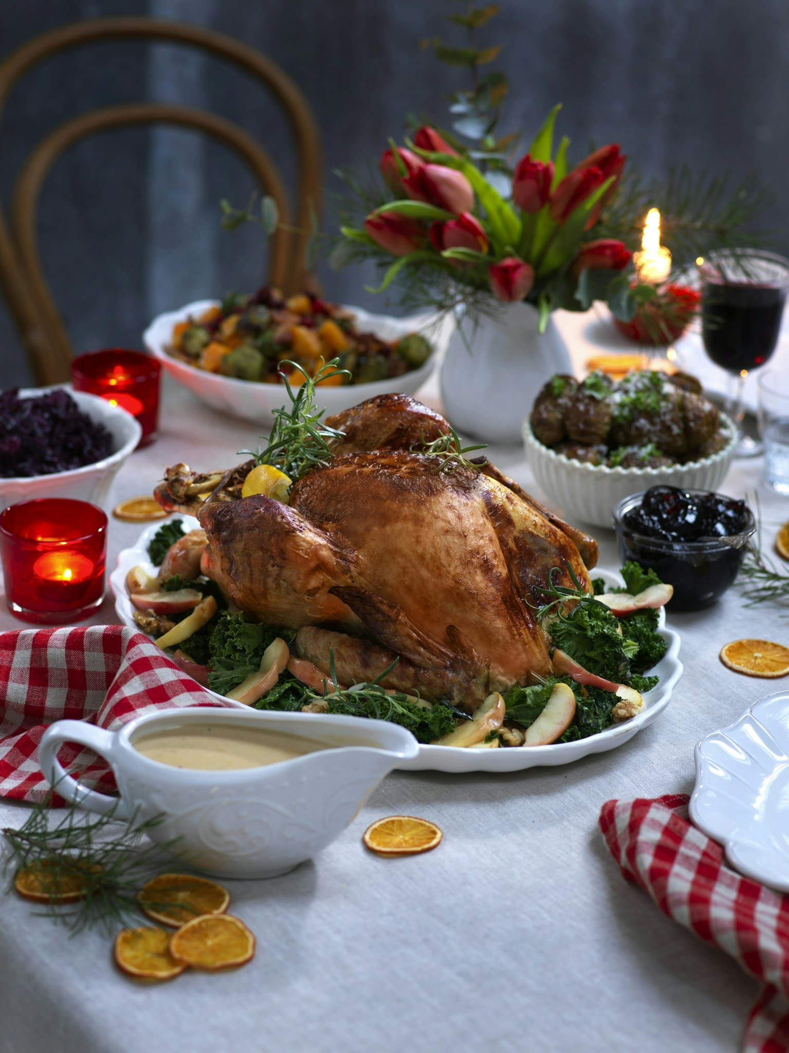 Hel kalkon i ugn med läcker sås