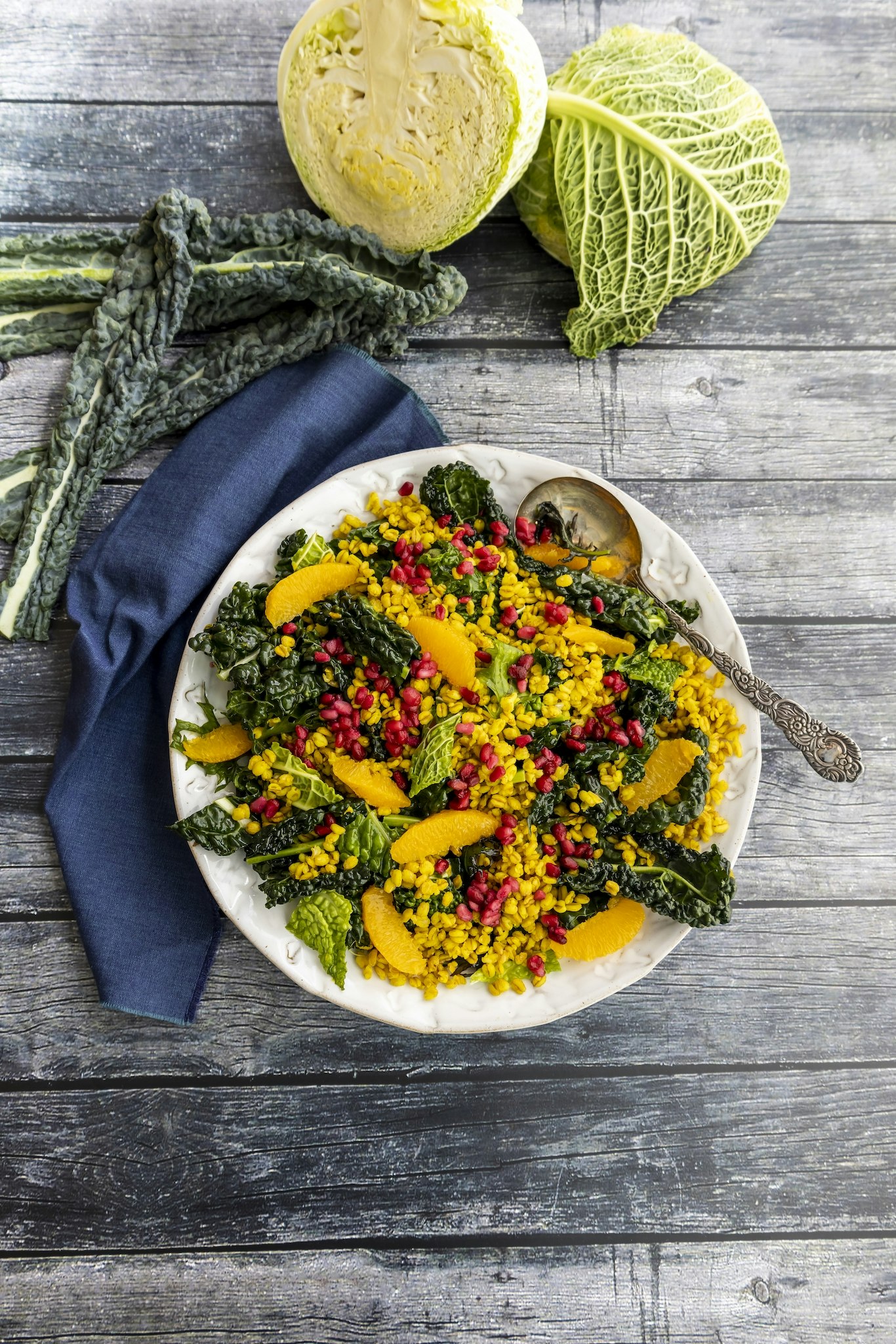 Rödkålssallad med apelsin och valnötter