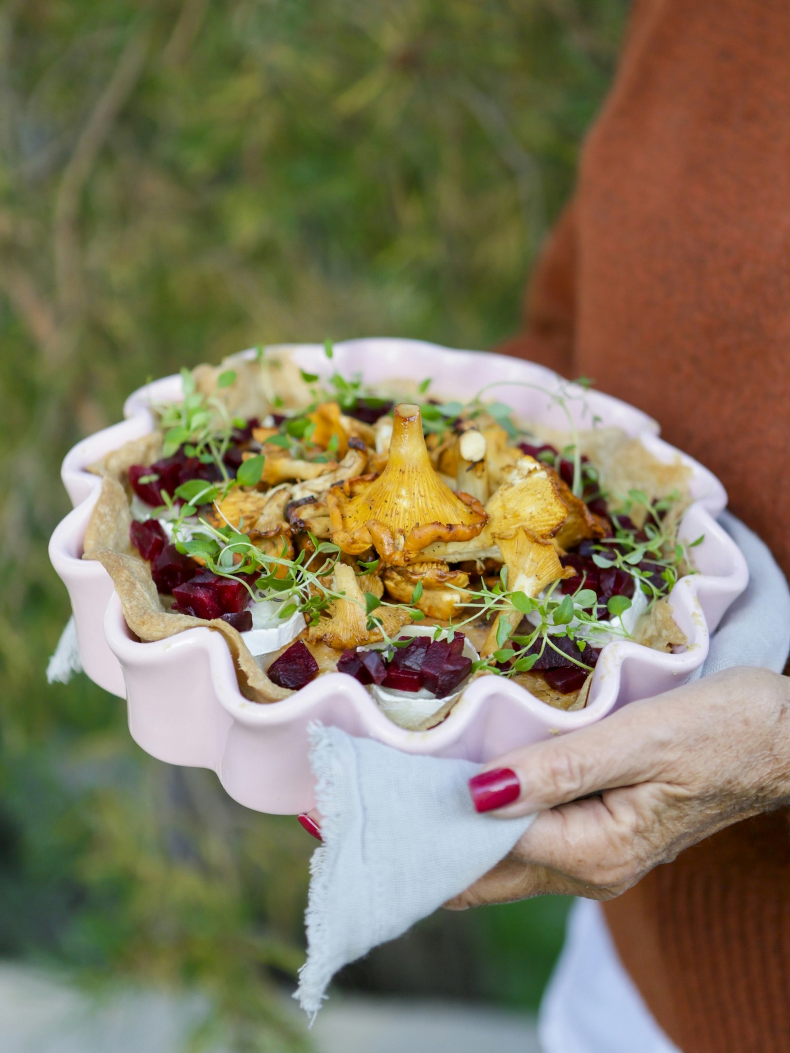 Kantarellpaj med chèvre och rödbetor