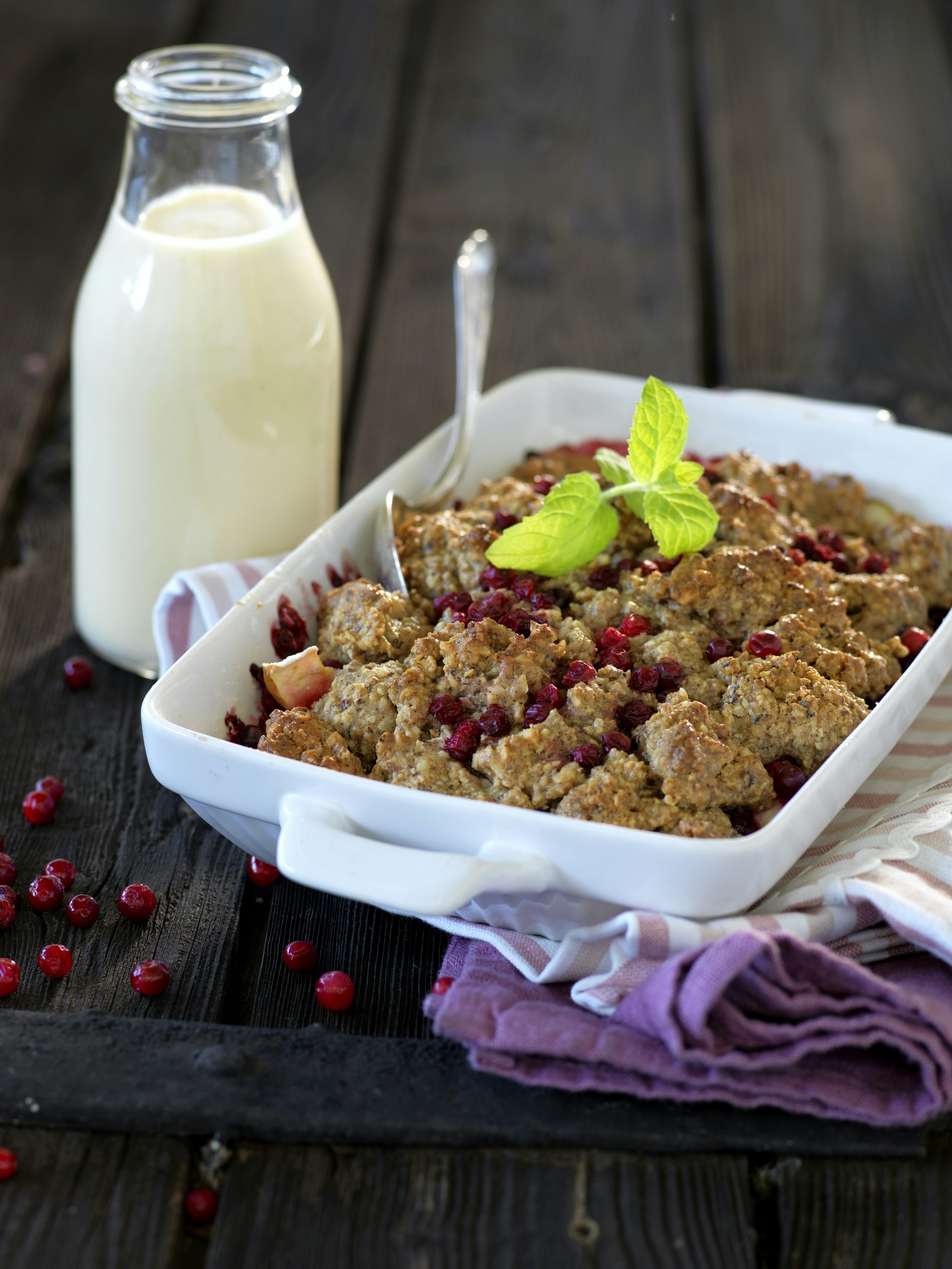 Smulpaj med lingon och äpple