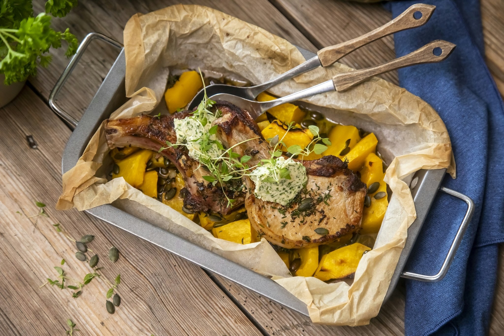 Kotlett med ugnsrostad pumpa och örtsmör