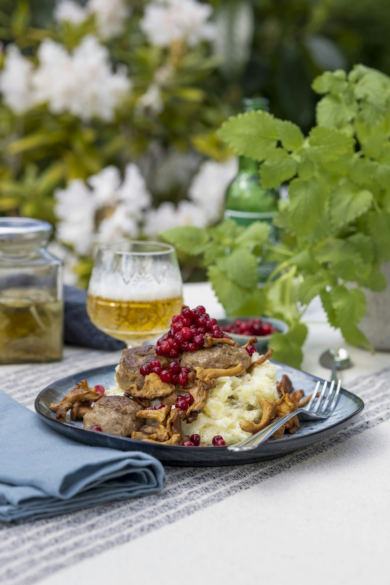 Köttbullar med potatismos och kantareller