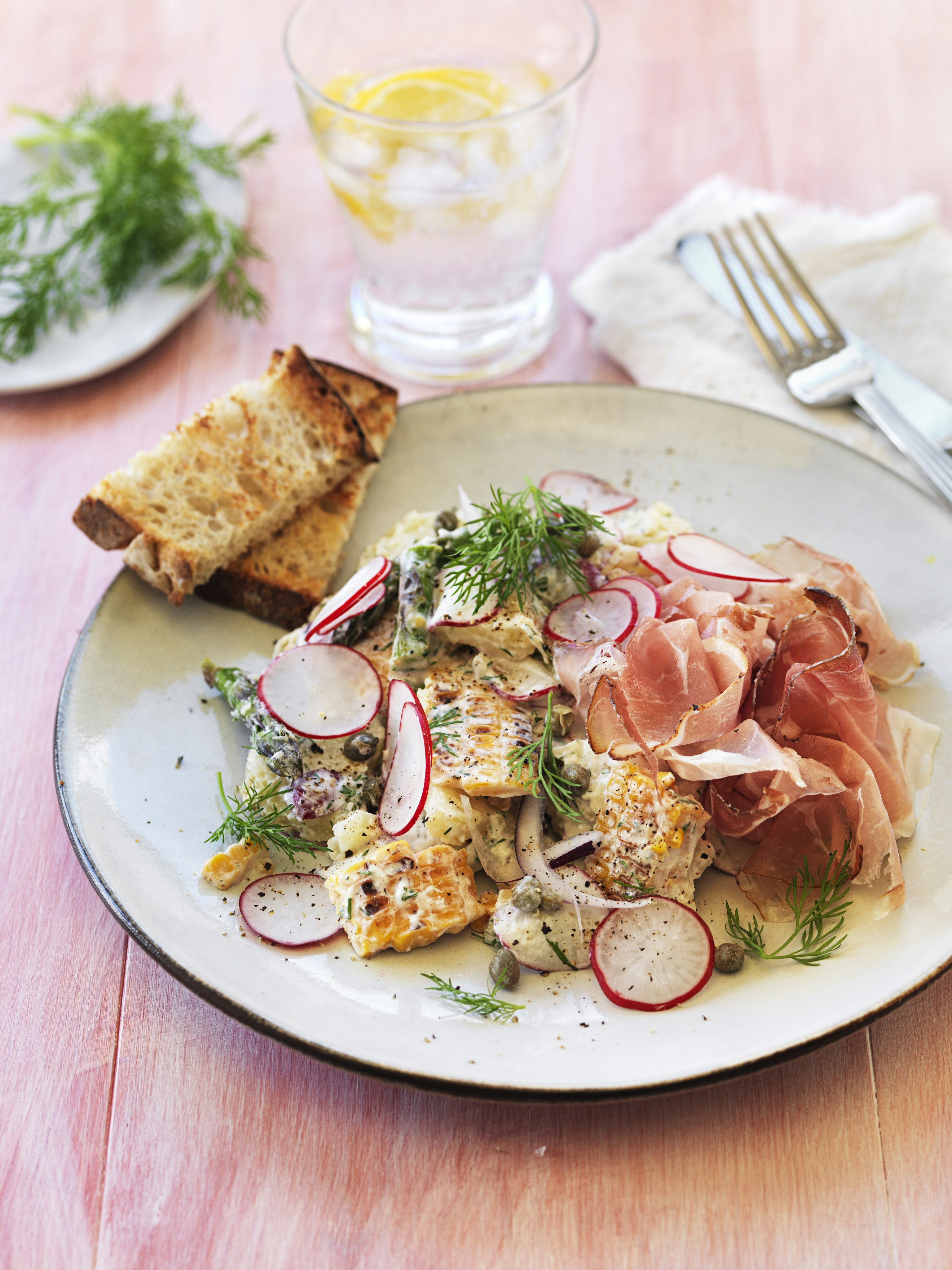 Dillkött med primörer