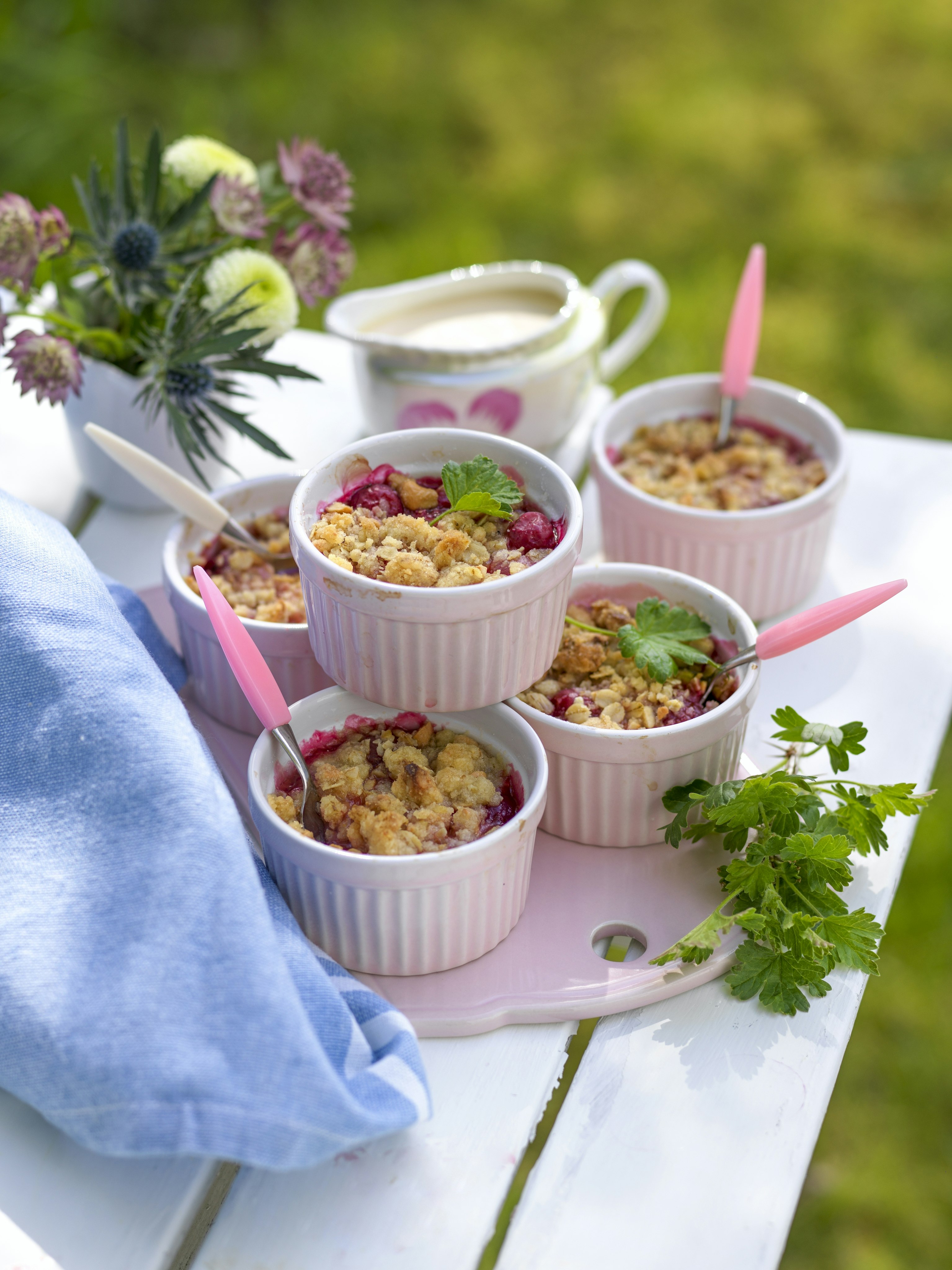 Krusbärspajer med smuldeg