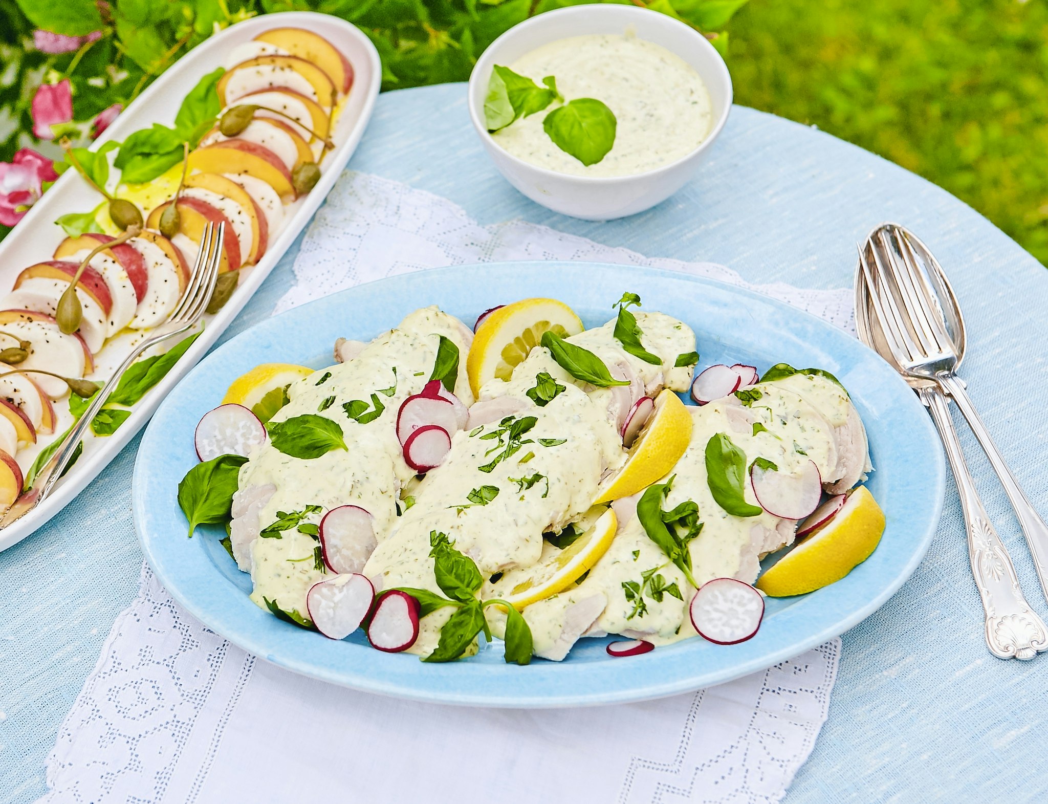 Kycklingfilé i krämig gräddsås med basilika