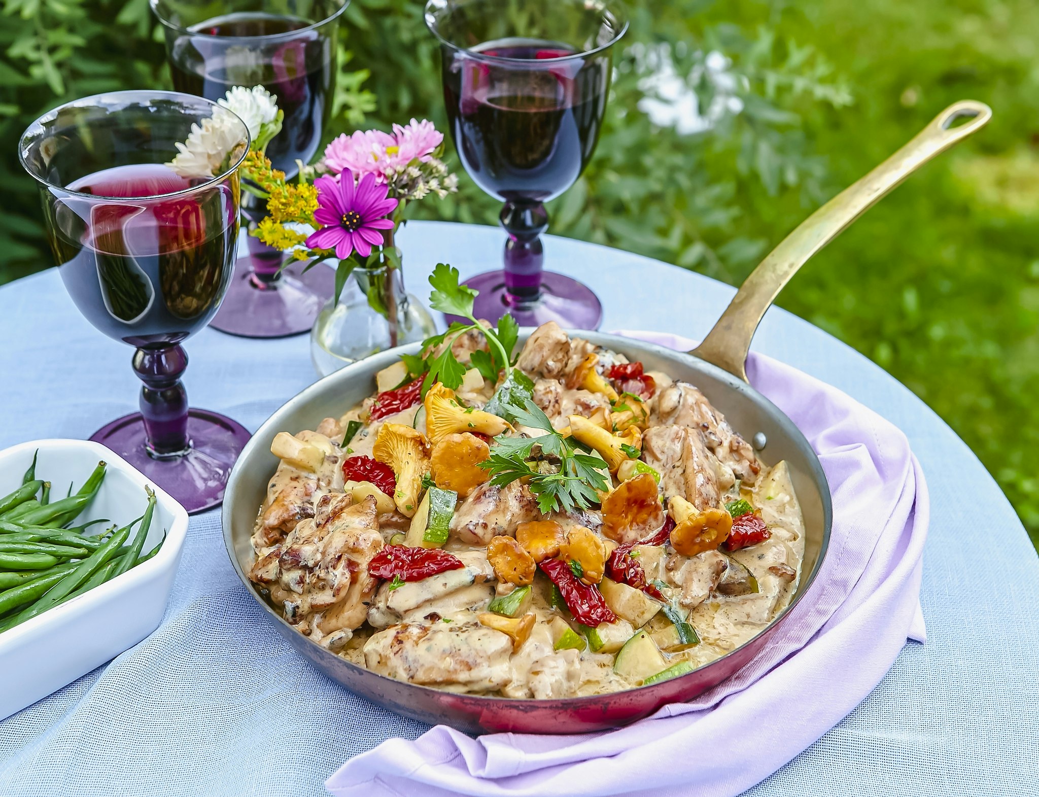 Kycklinggryta med kantareller och bacon