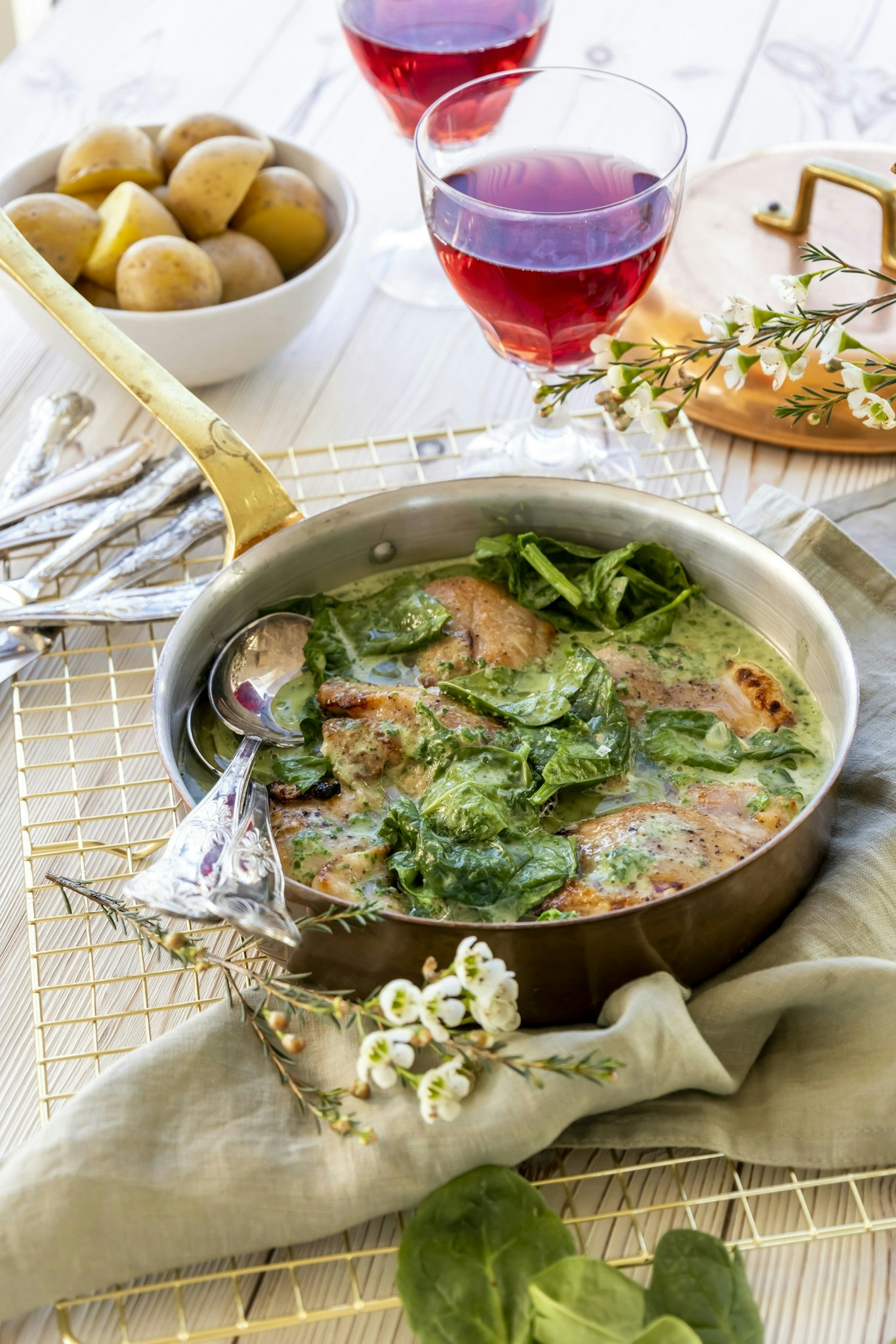 Kycklinglårfilé i krämig spenatsås