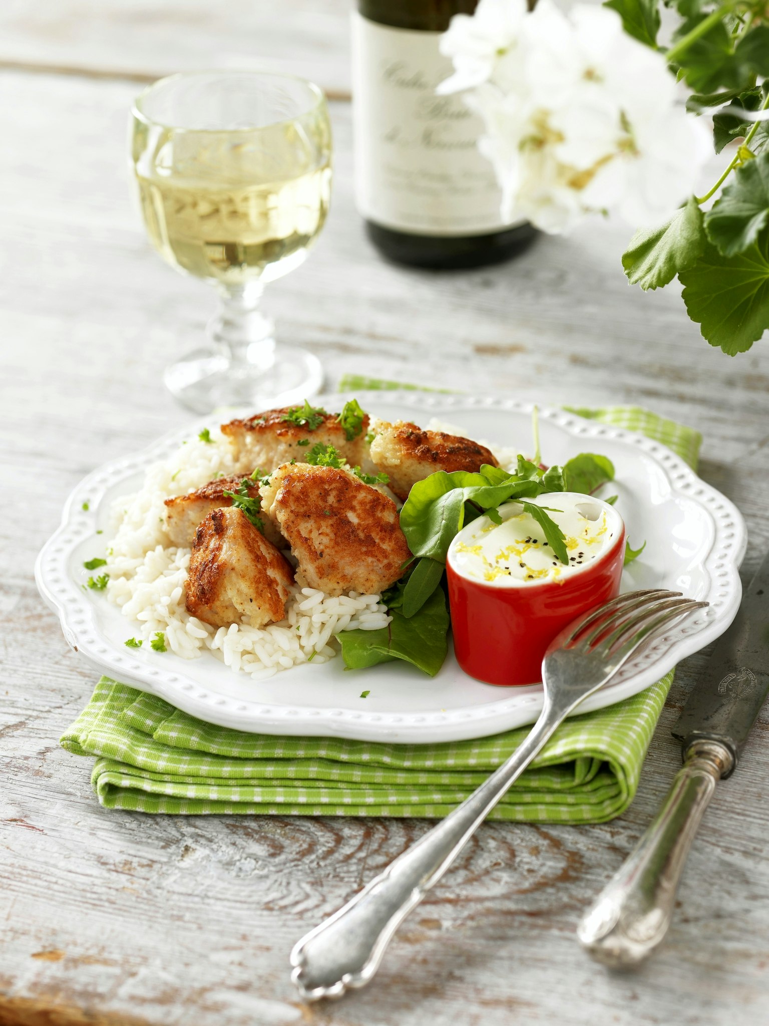 Kycklingnuggets med ris och citronsås