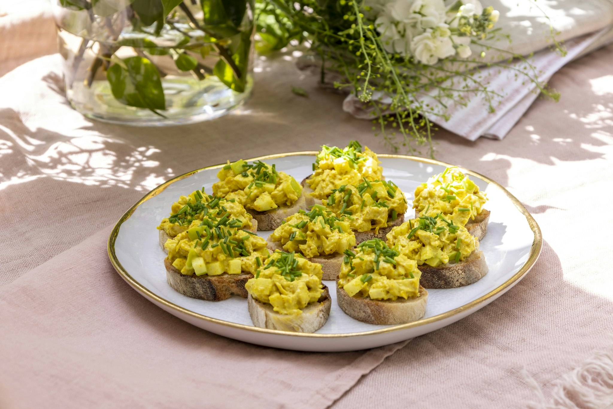 Kycklingröra med curry på baguette