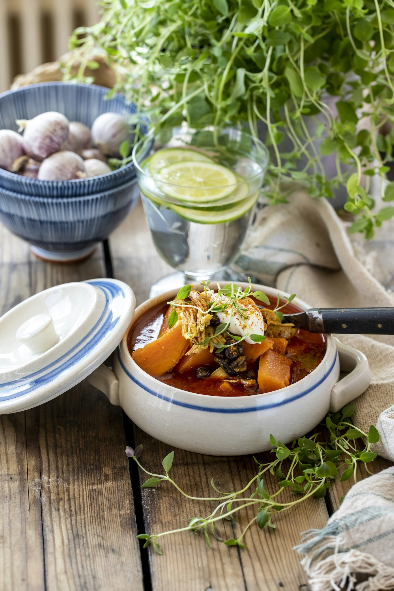 Kycklingsoppa med curry och sötpotatis