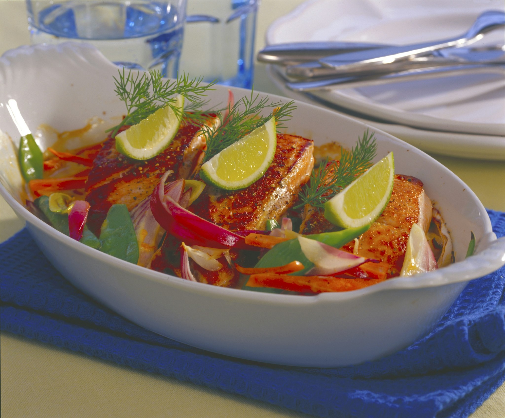 Läcker citronmarinerad laxfilé i form