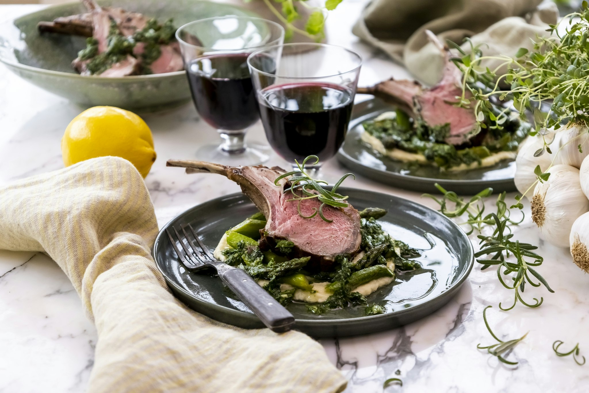 Lammracks med stekt sparris och palsternackspuré