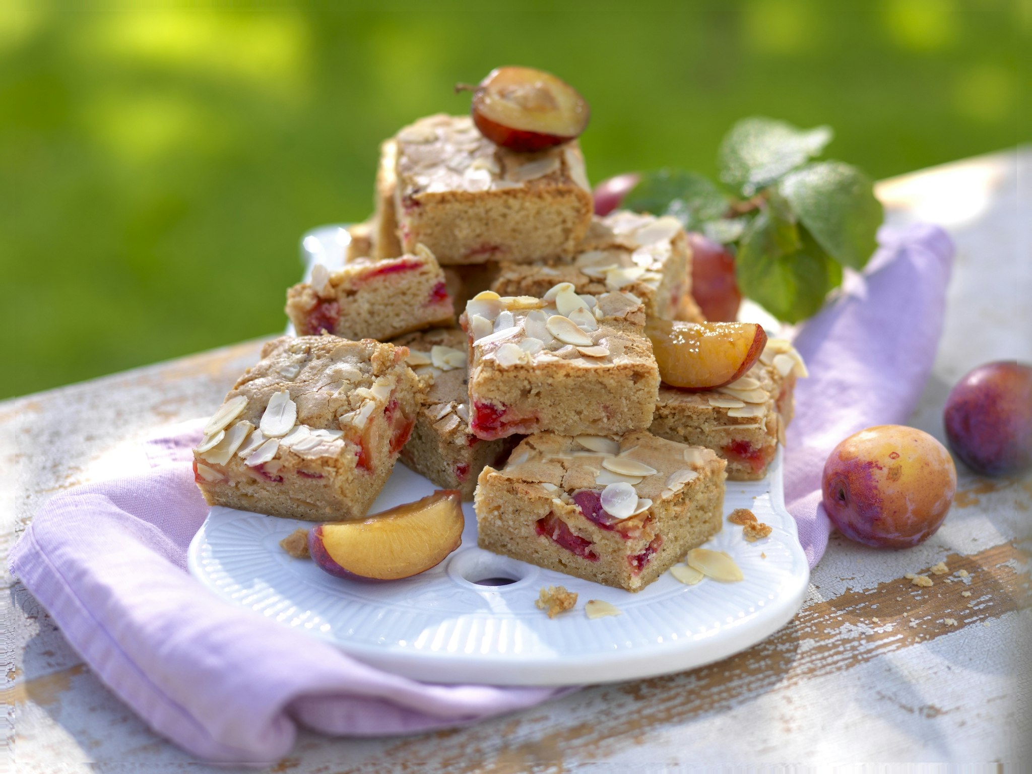 Långpannerutor med plommon