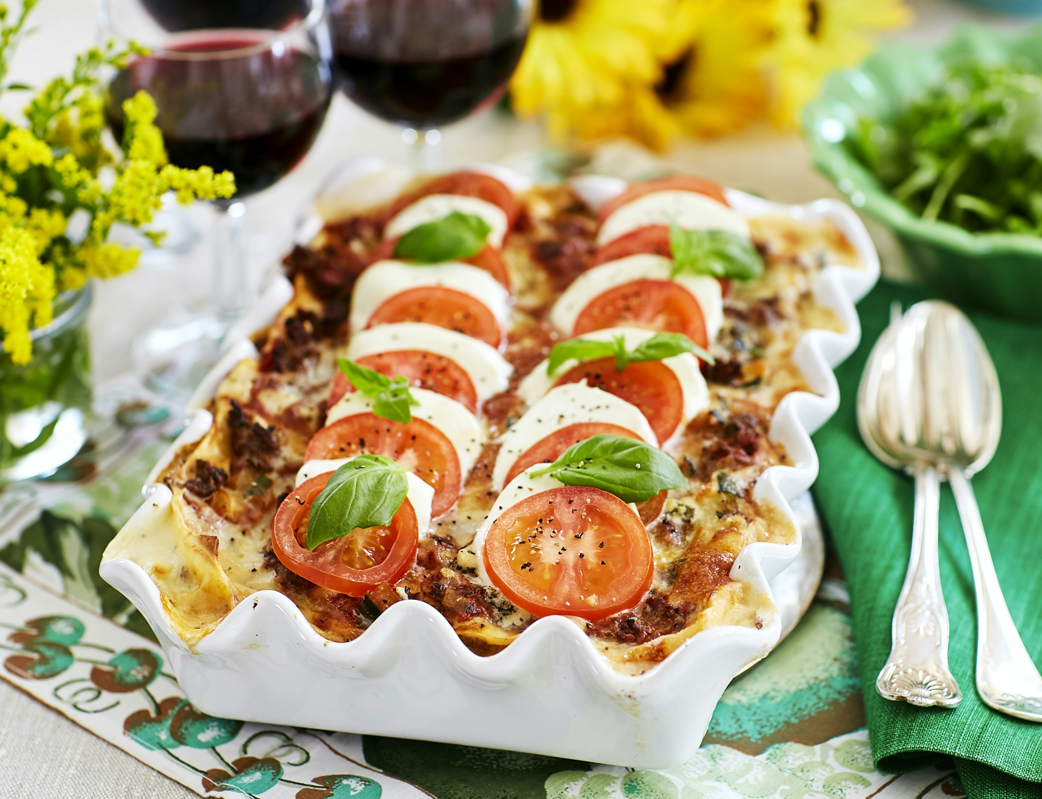 Lyxig lasagne toppad med caprese