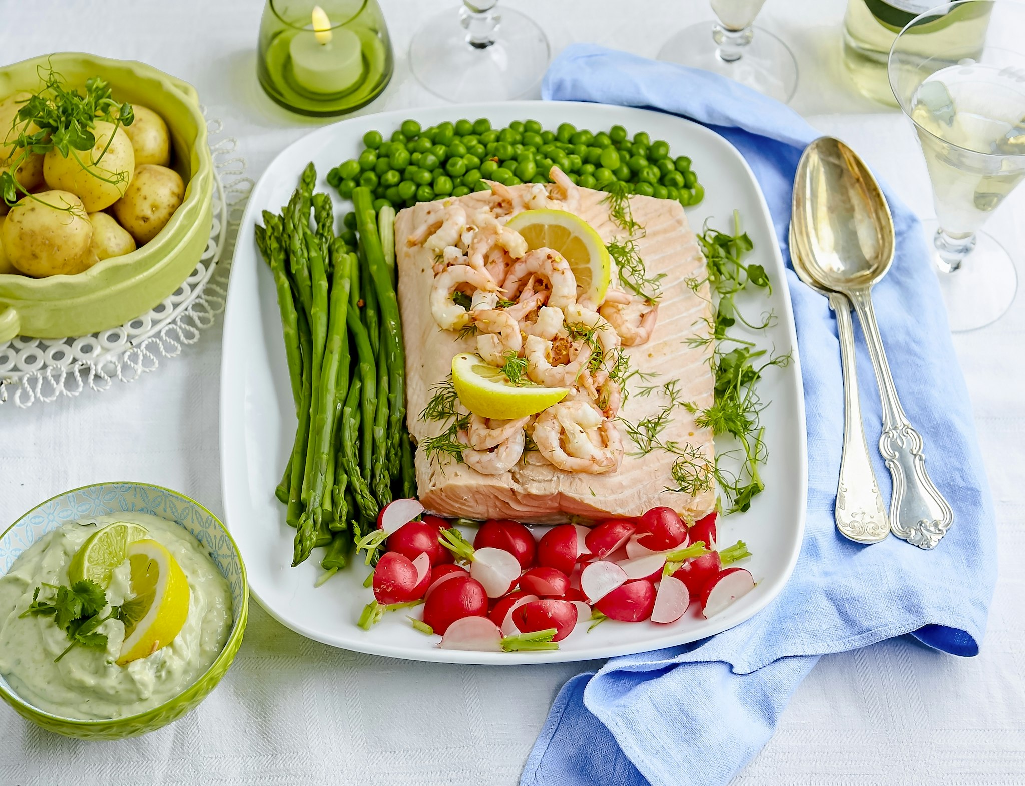 Inkokt lax med avokadomajonnäs