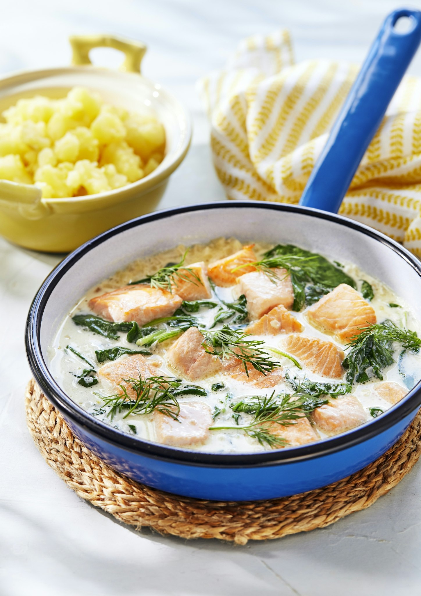 Lax och spenat i gräddig sås