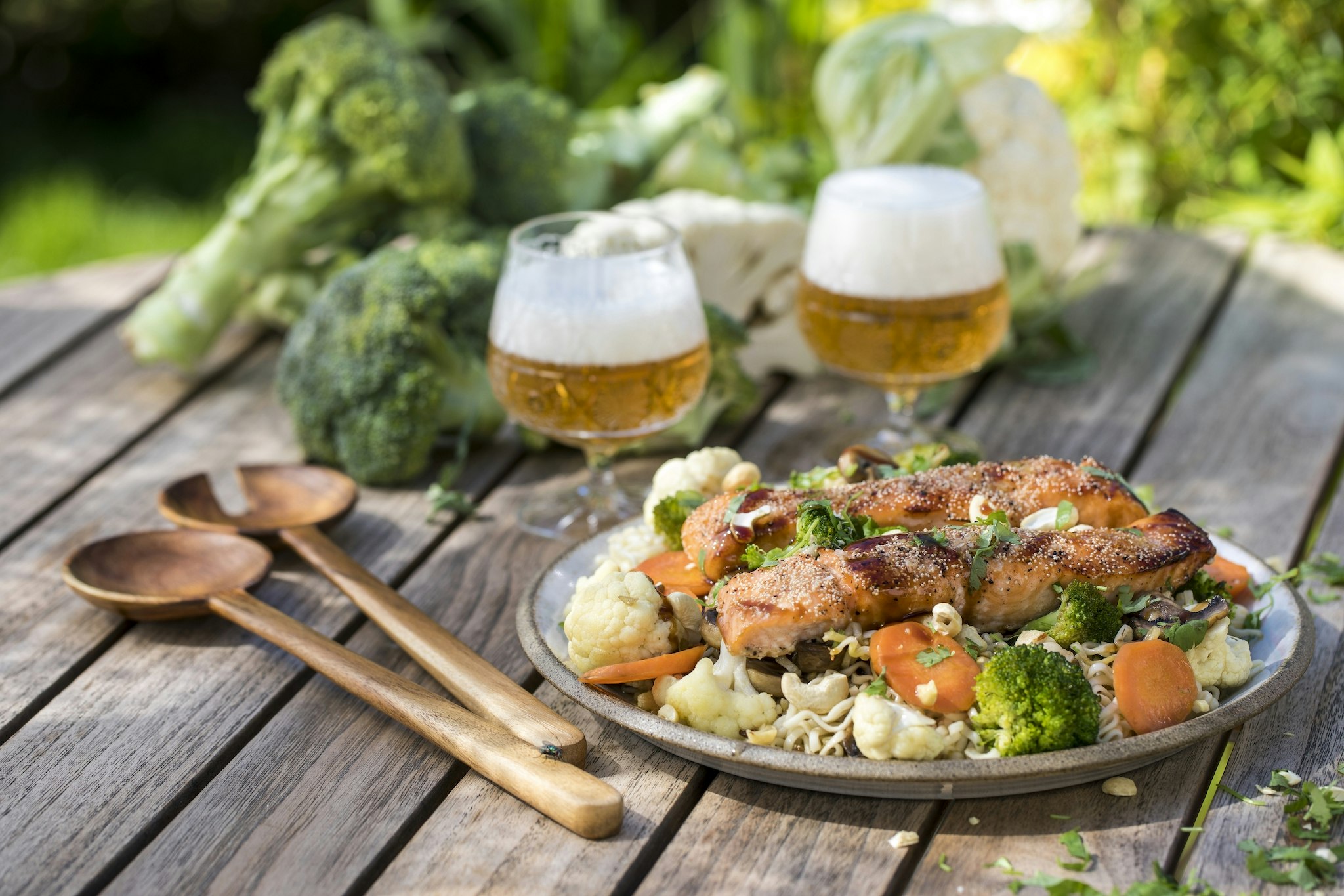 Laxfilé med asiatiska smaker och grönsakswok