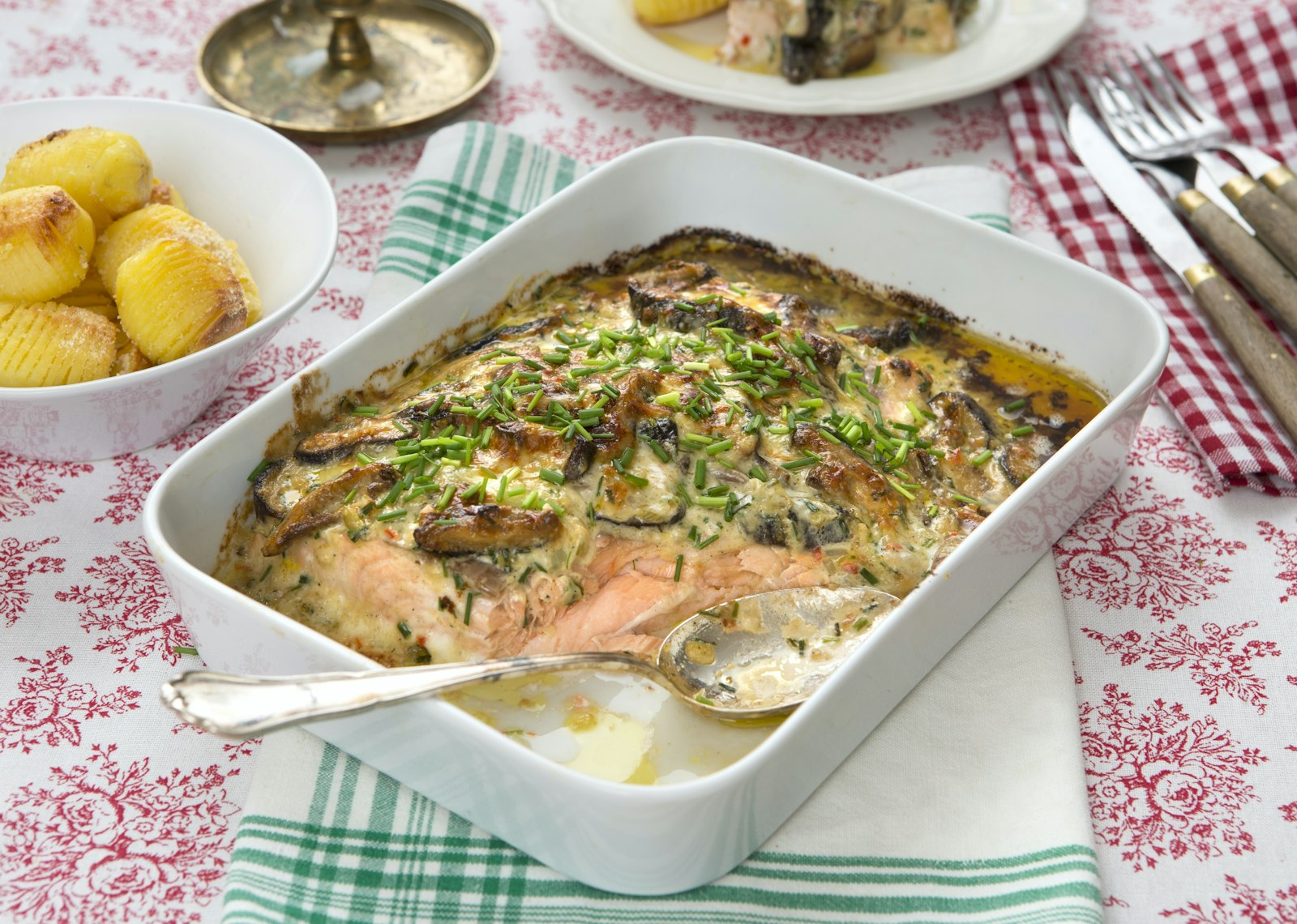 Laxgratäng med shiitake och chilisås Laxgratäng med shiitake och chilisås
