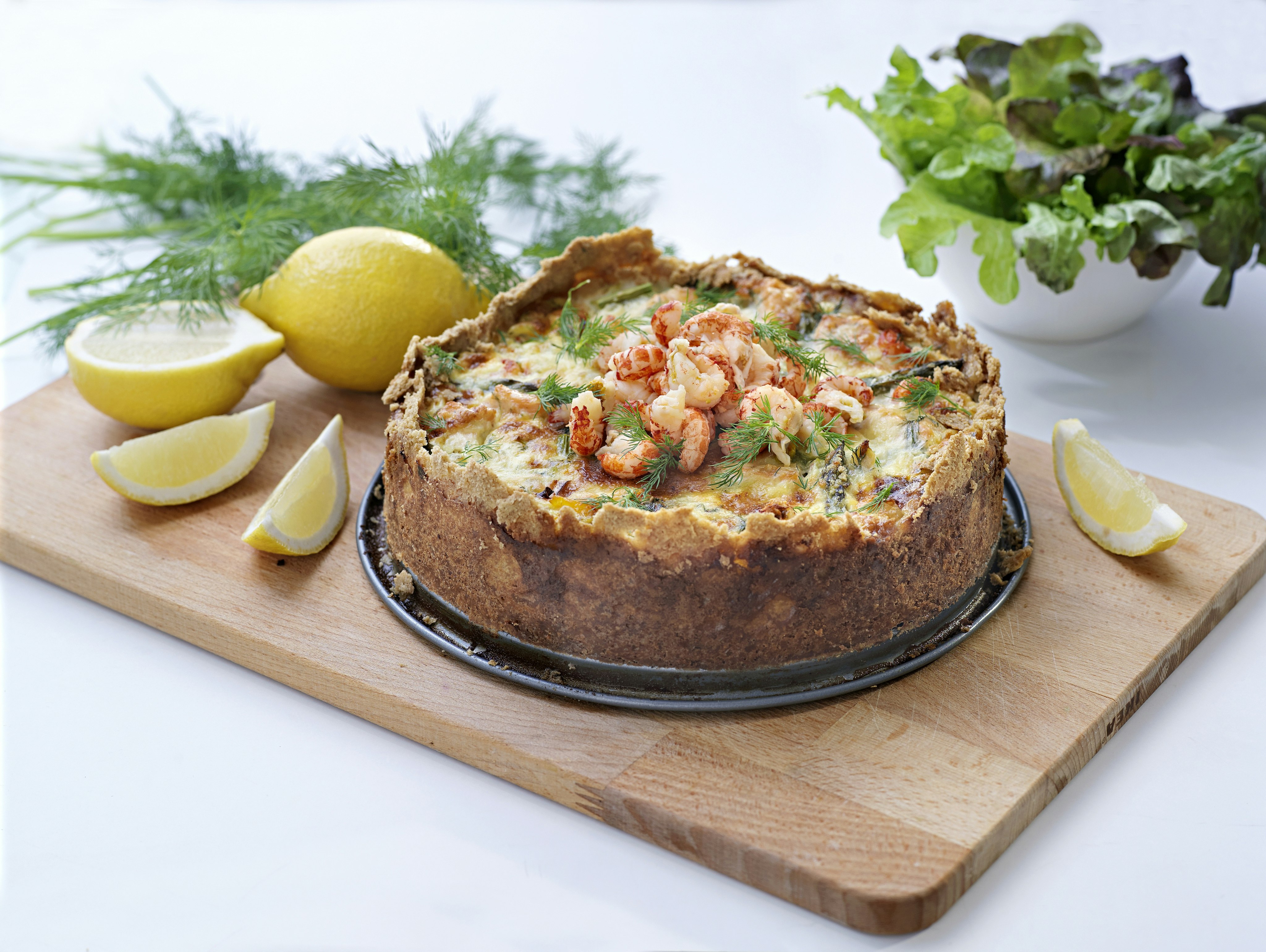 Fisksoppa med lax, kräftstjärtar och kräftost