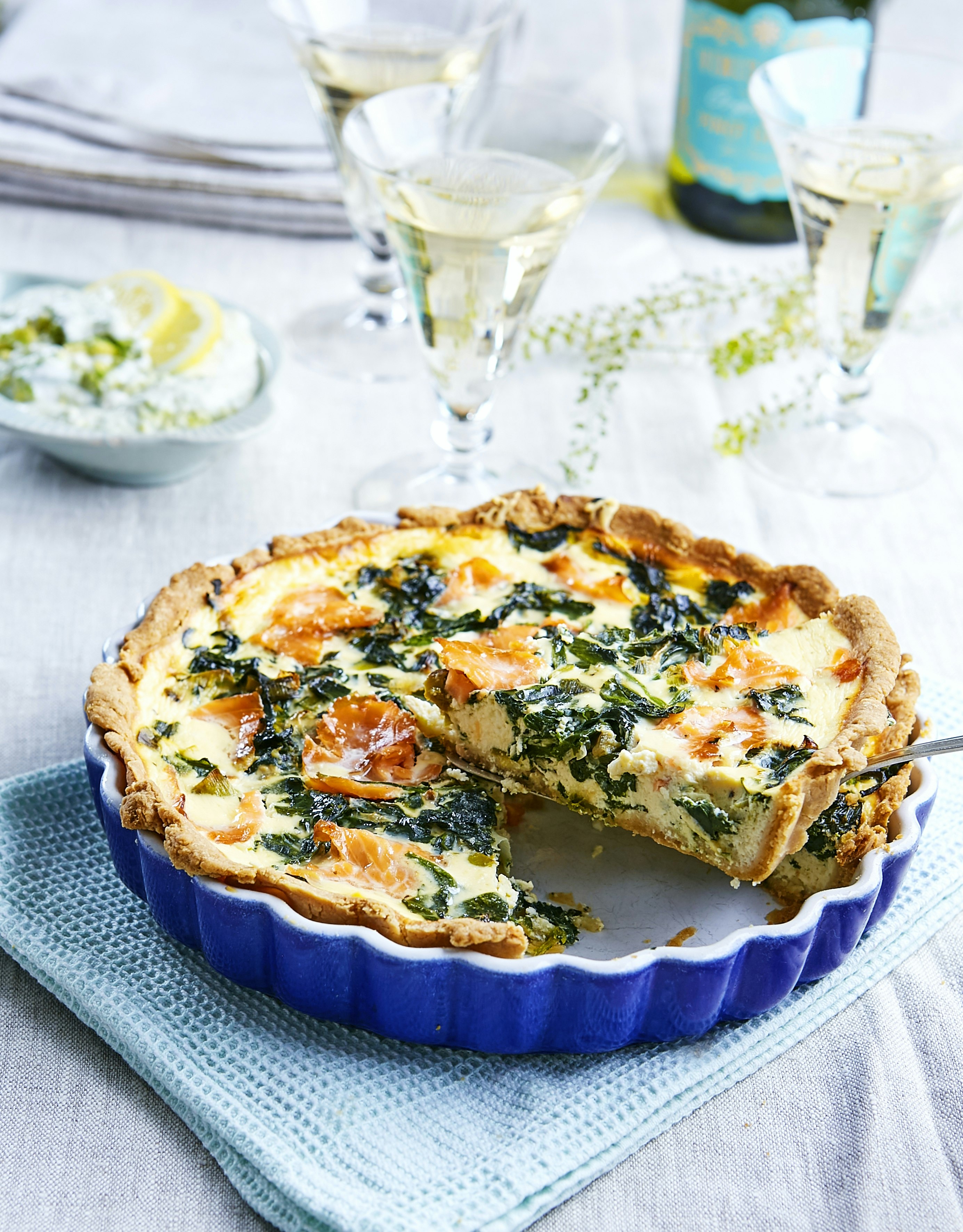 Laxpaj med spenat och creme fraiche