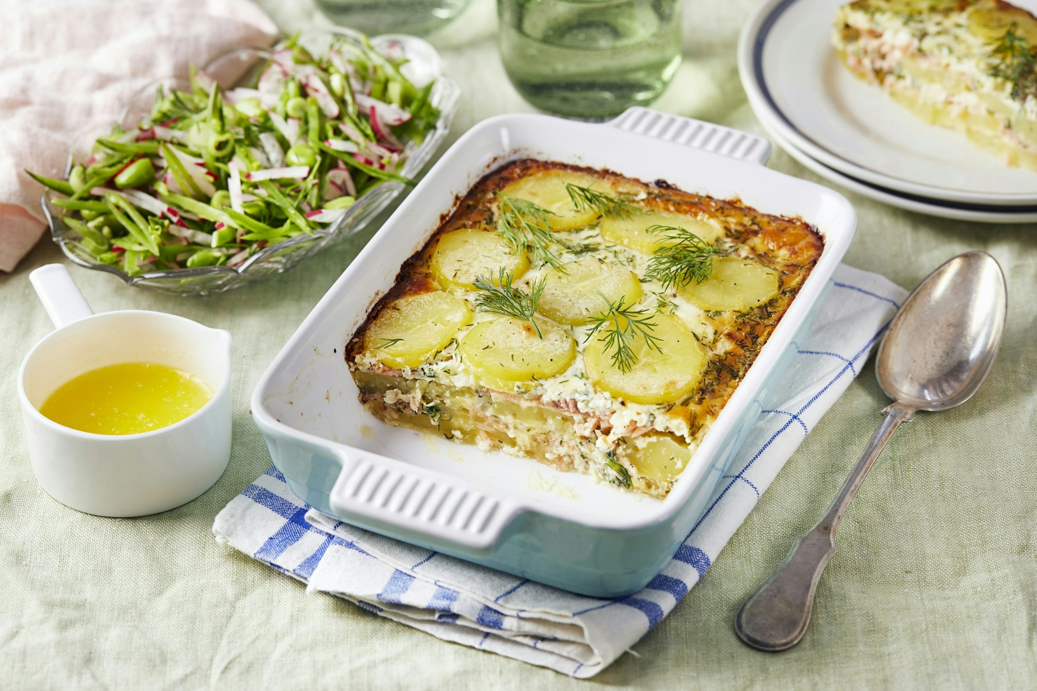 Laxpudding med sommarsallad