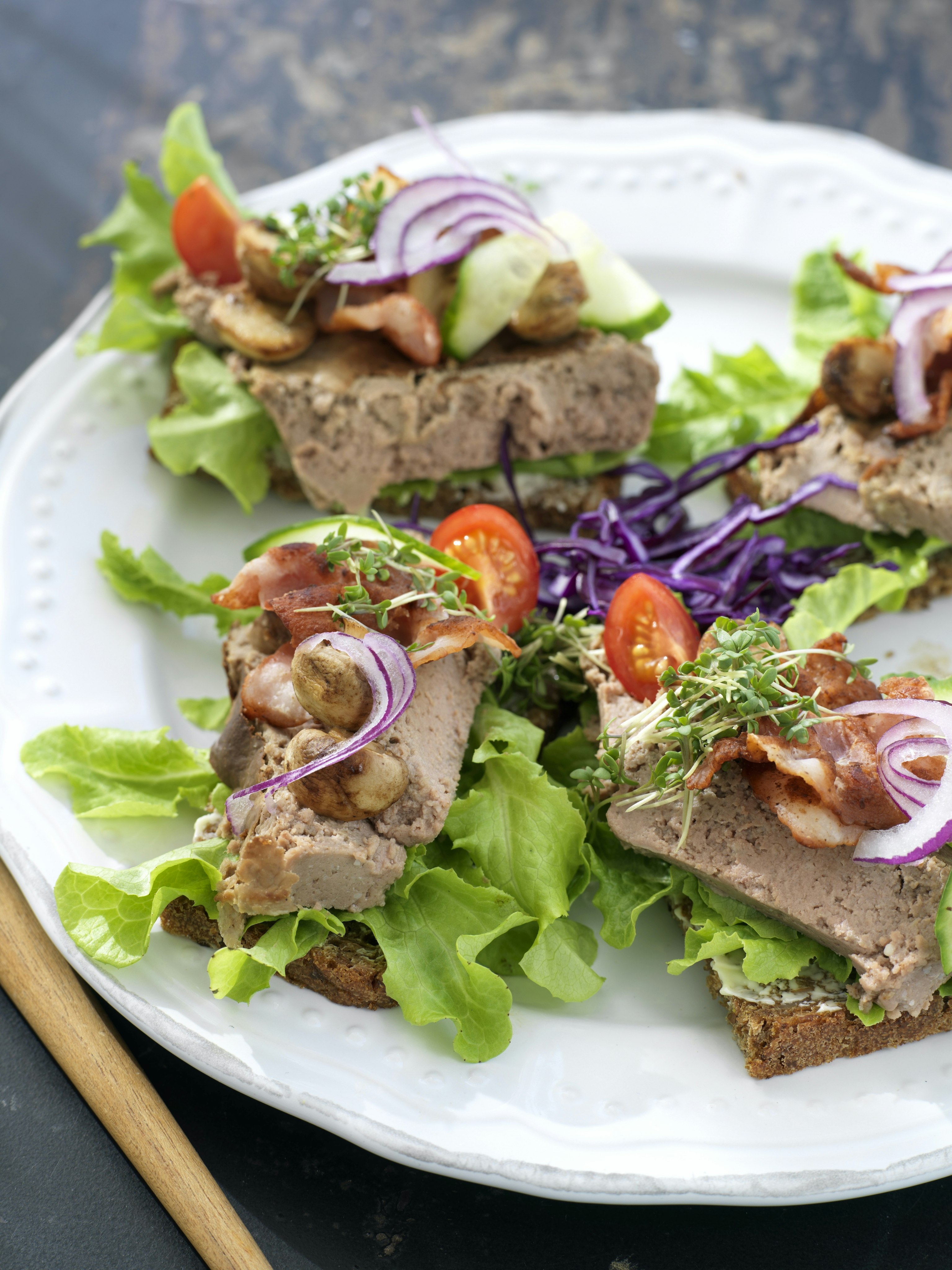 Smörrebröd med rostbiff och leverpastej