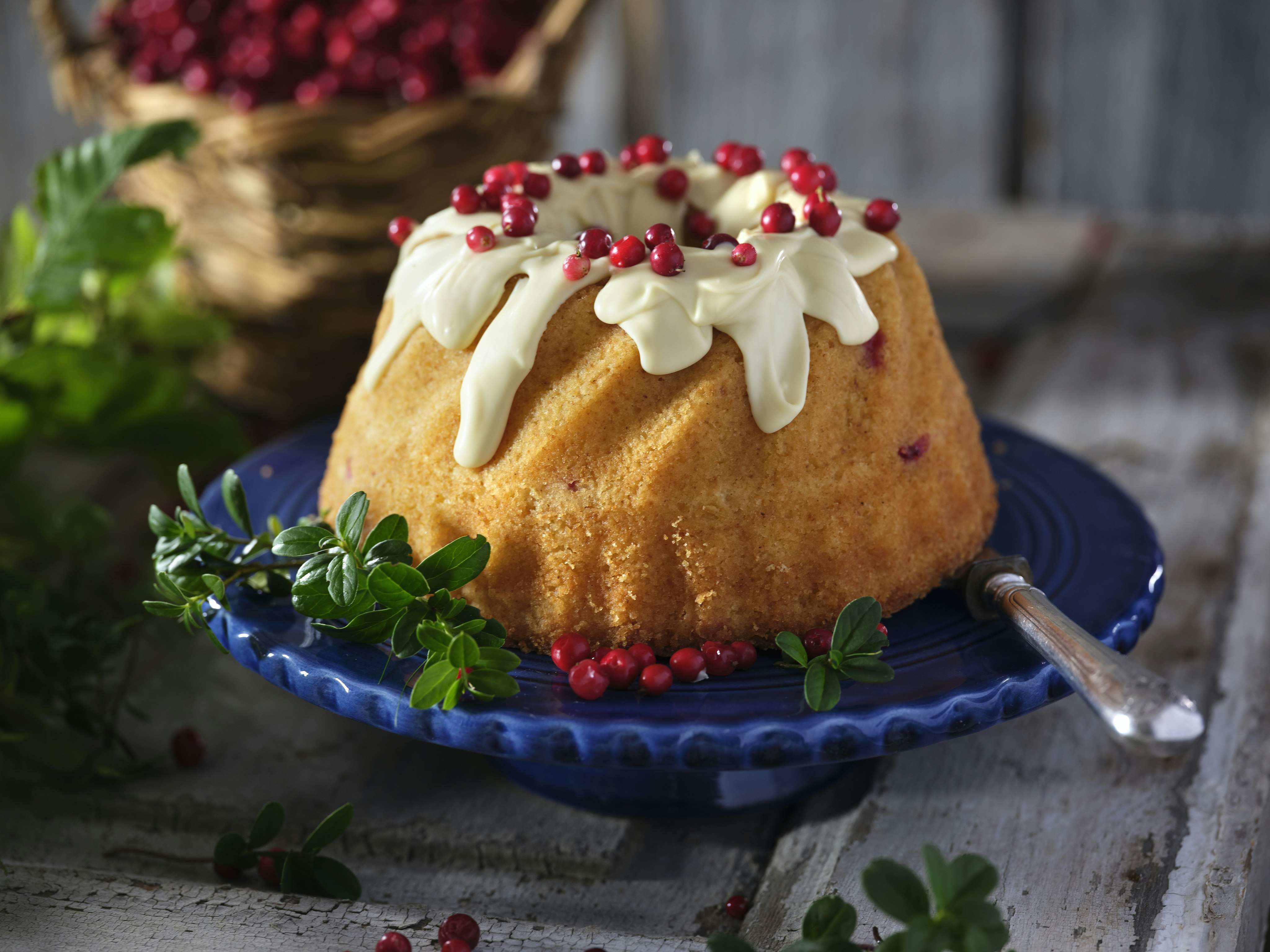 Lingonkaka med vit choklad