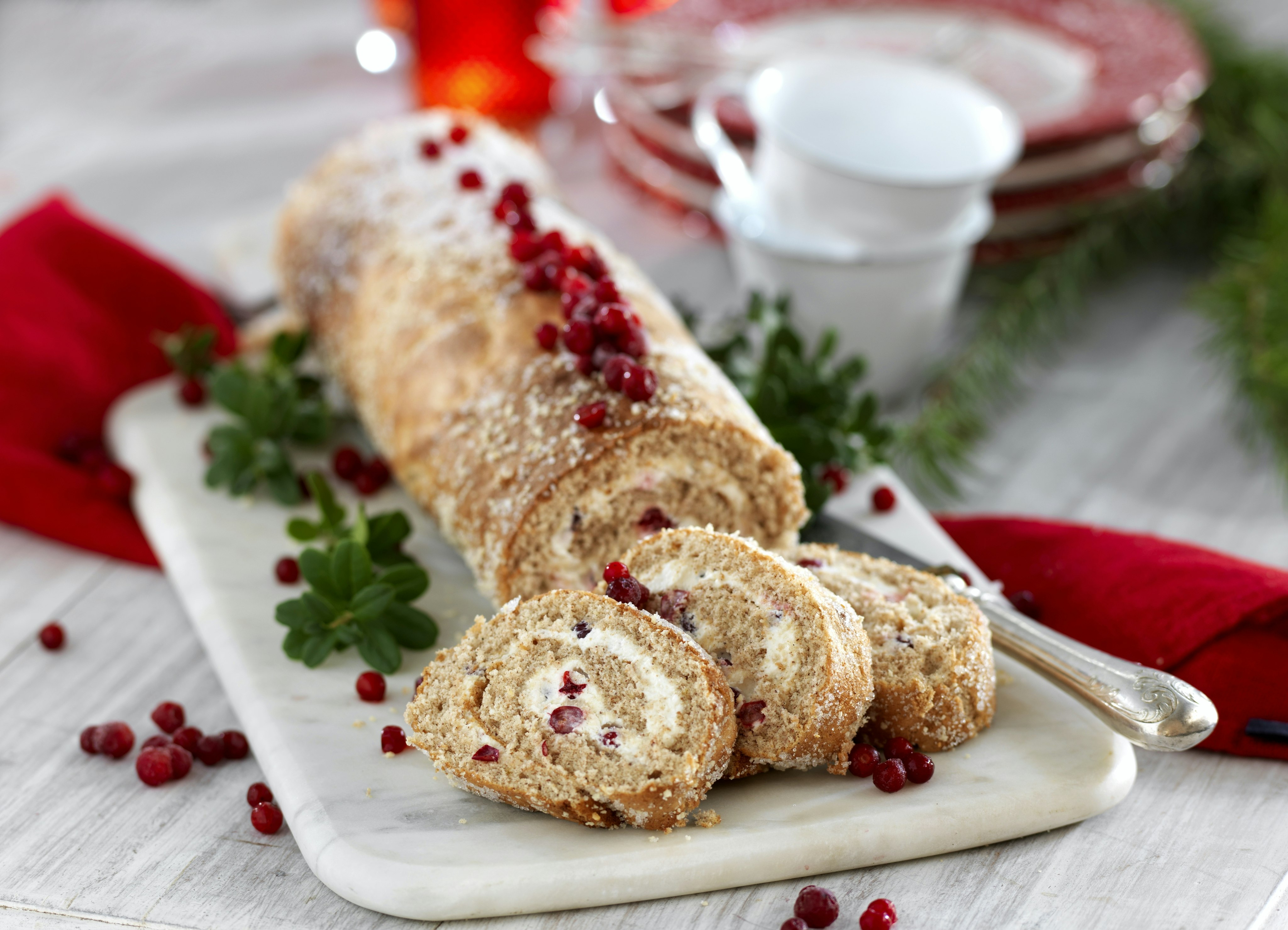 Rulltårta med lingon