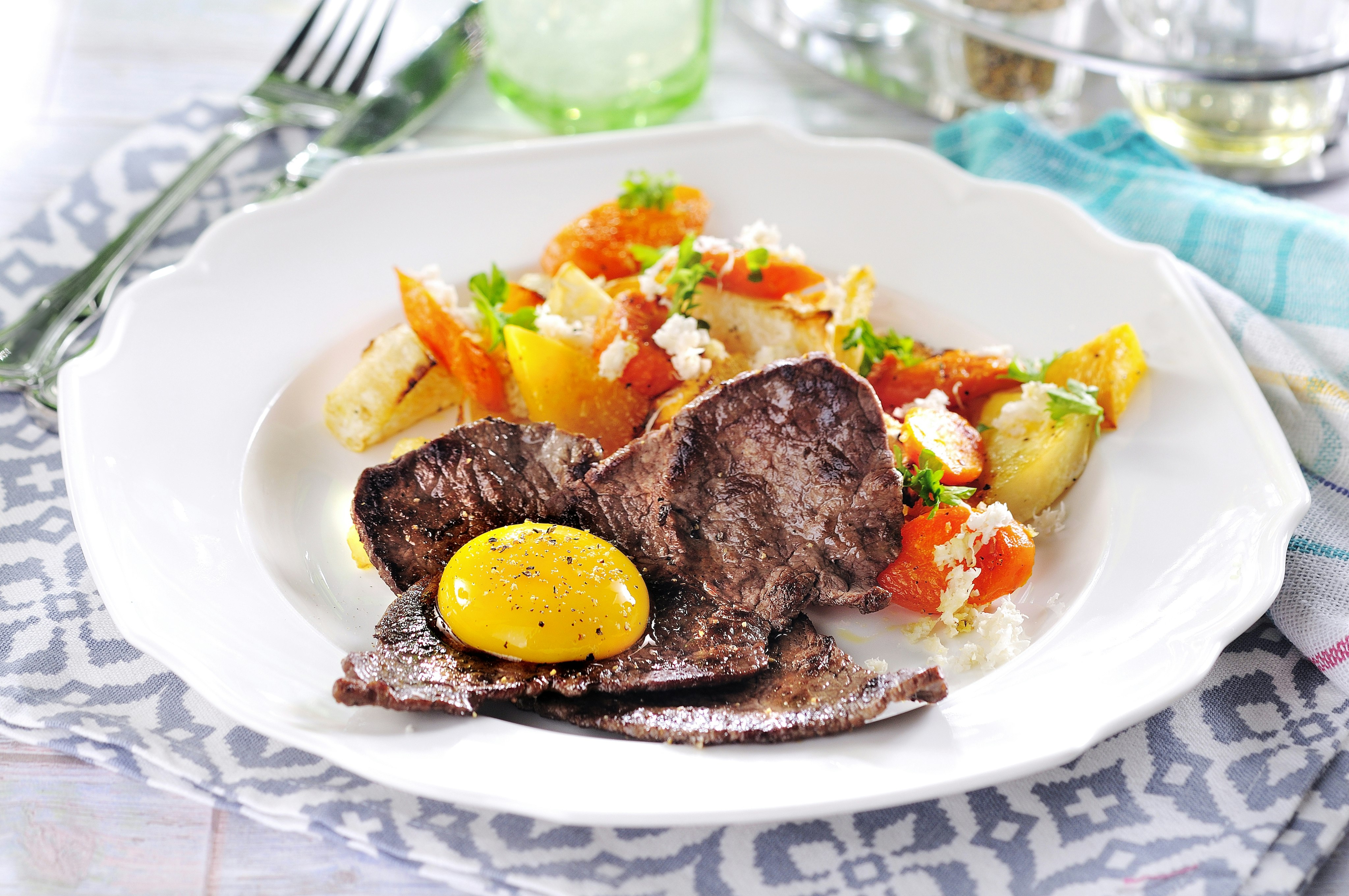 Rimmad oxbringa med rotmos och pepparrot