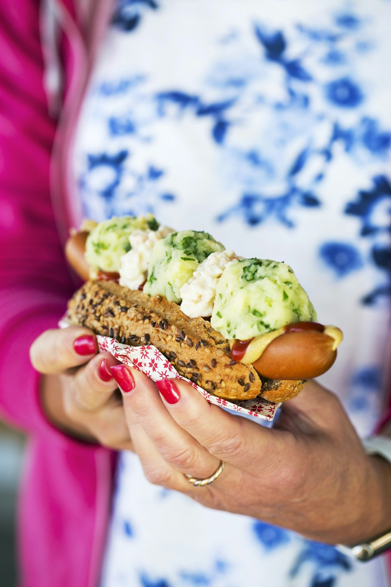 Halv special med hemgjord räksallad