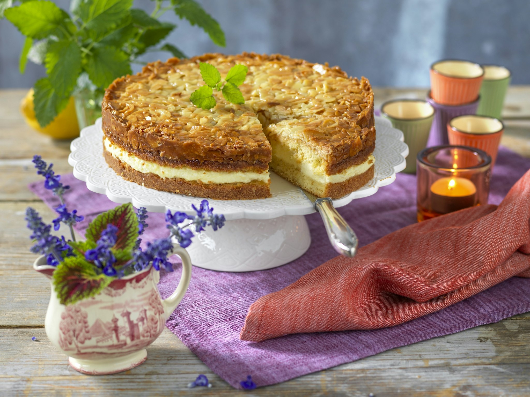 Lyxig toscakaka med vaniljkräm och lemon curd