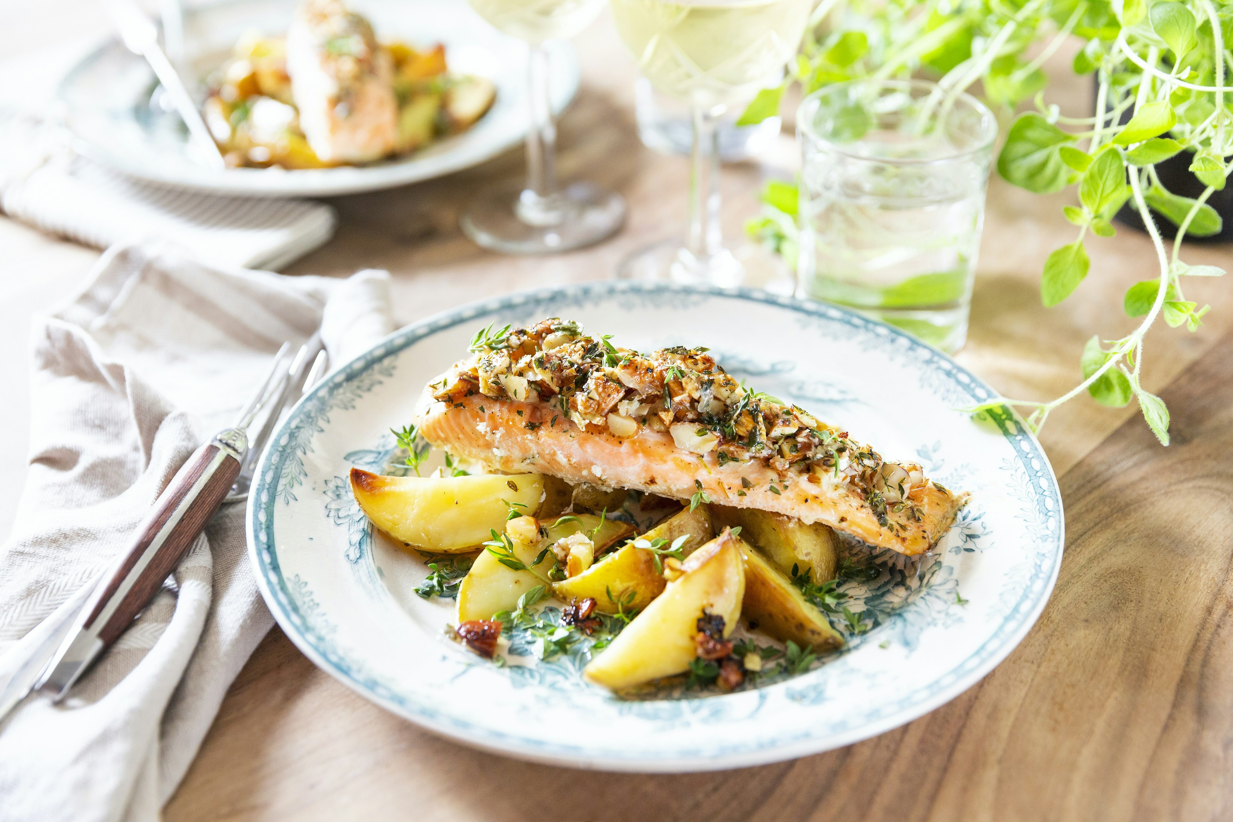 Mandelbakad laxfilé med citron och timjan