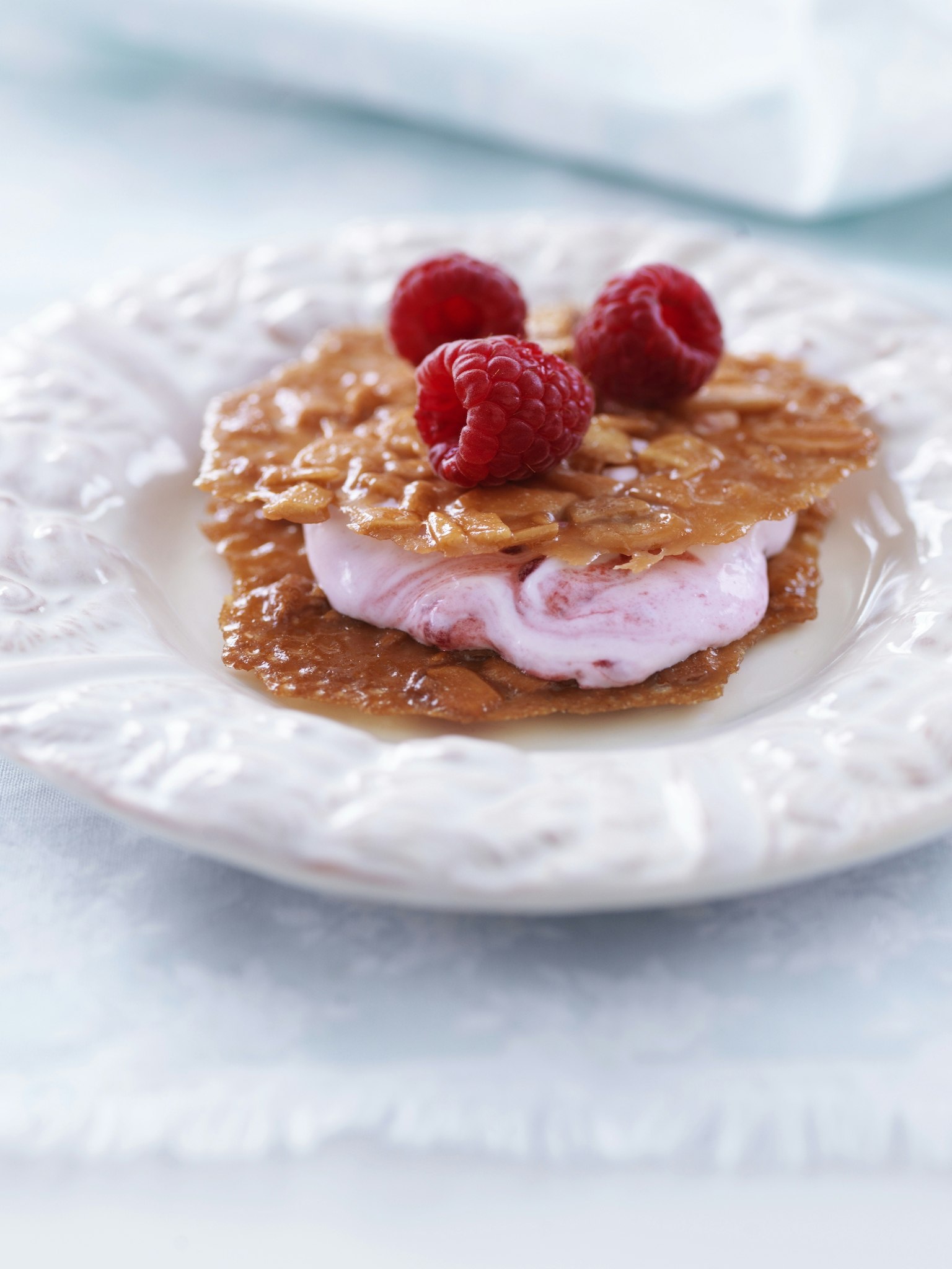 Mandelflarn med hallonkräm