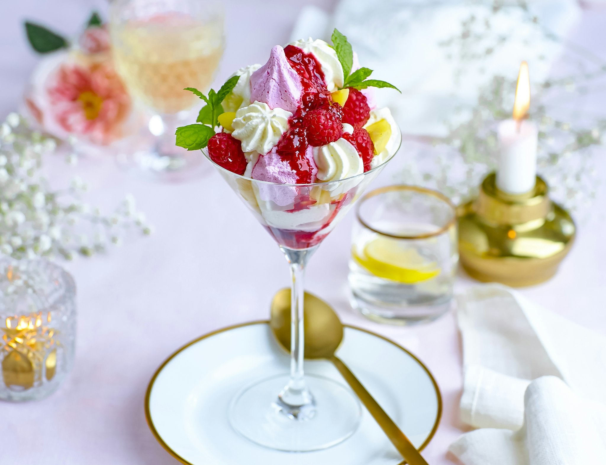 Mango melba i glas med hallonsås