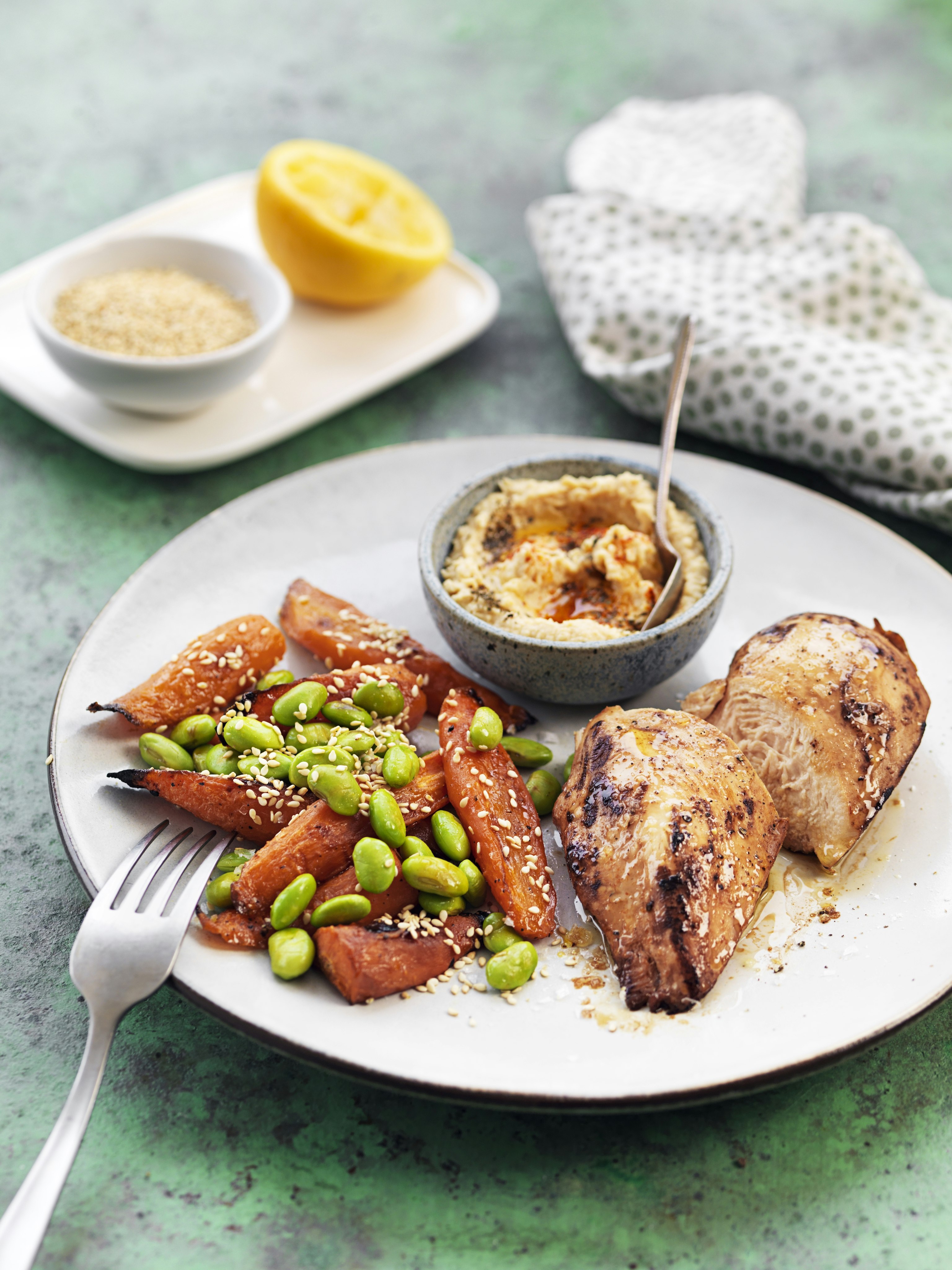 Marinerad kyckling med morötter och hummus