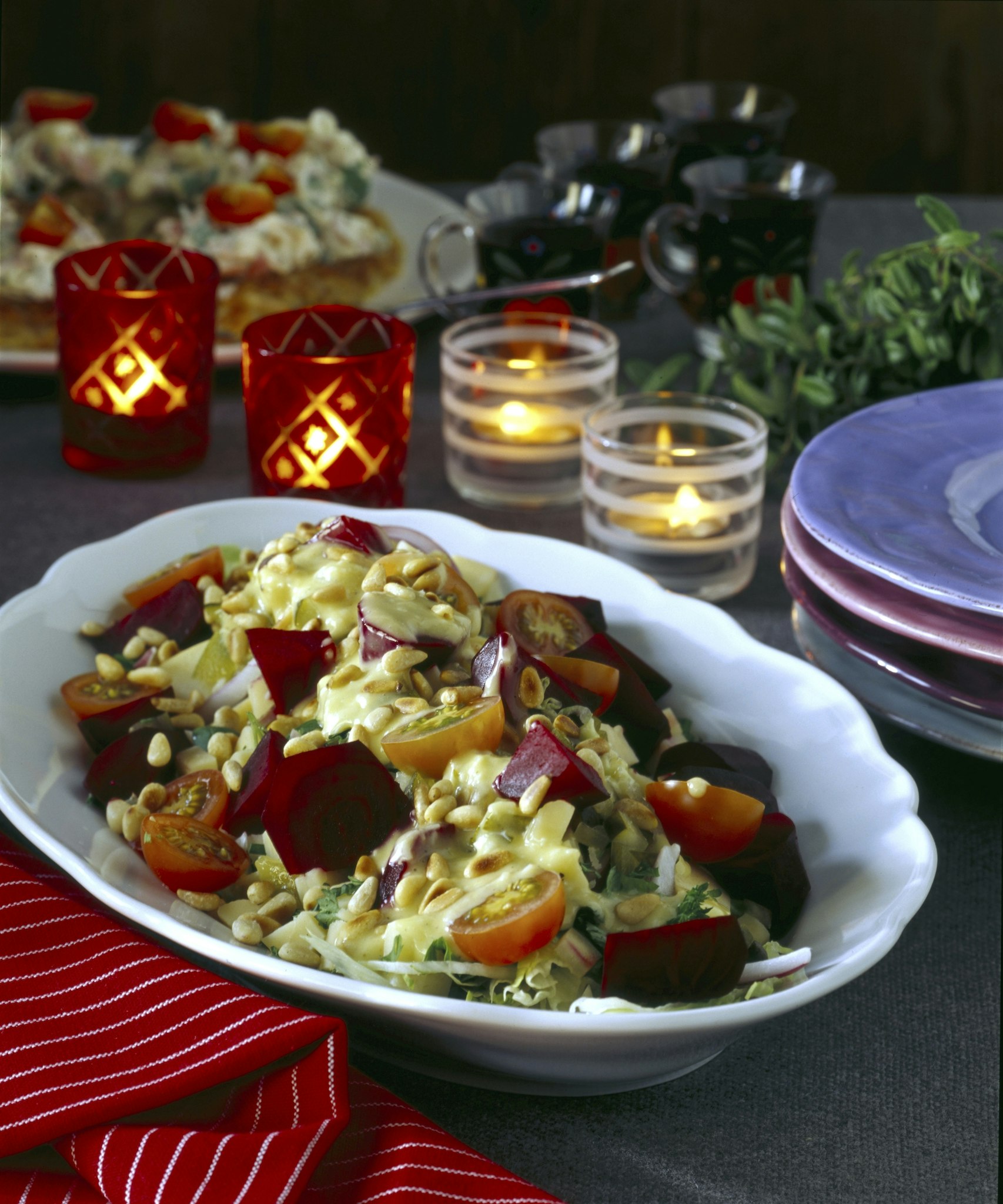 Matig sallad med rödbetor och parmesandressing
