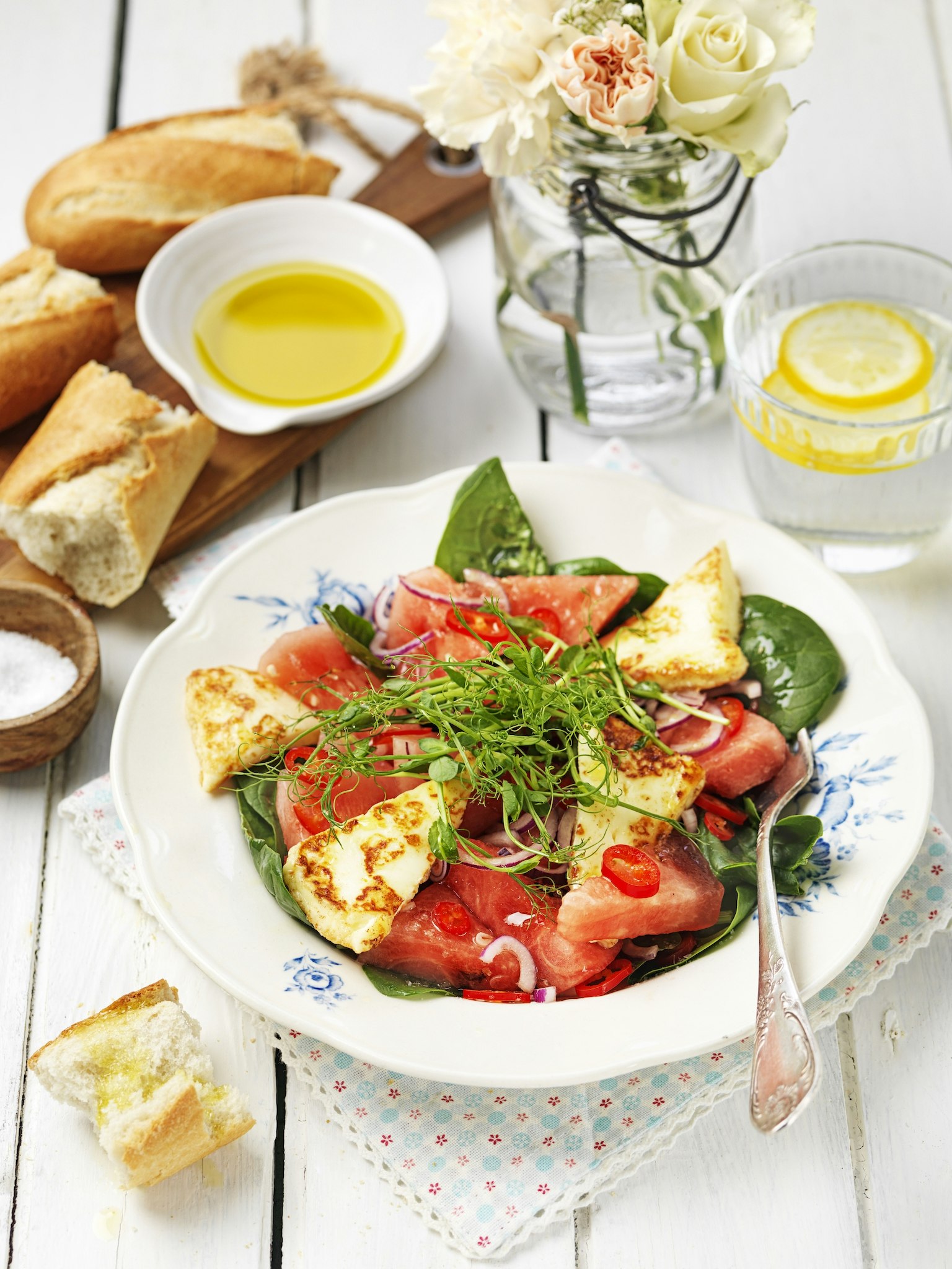 Melonsallad med grillost och chili