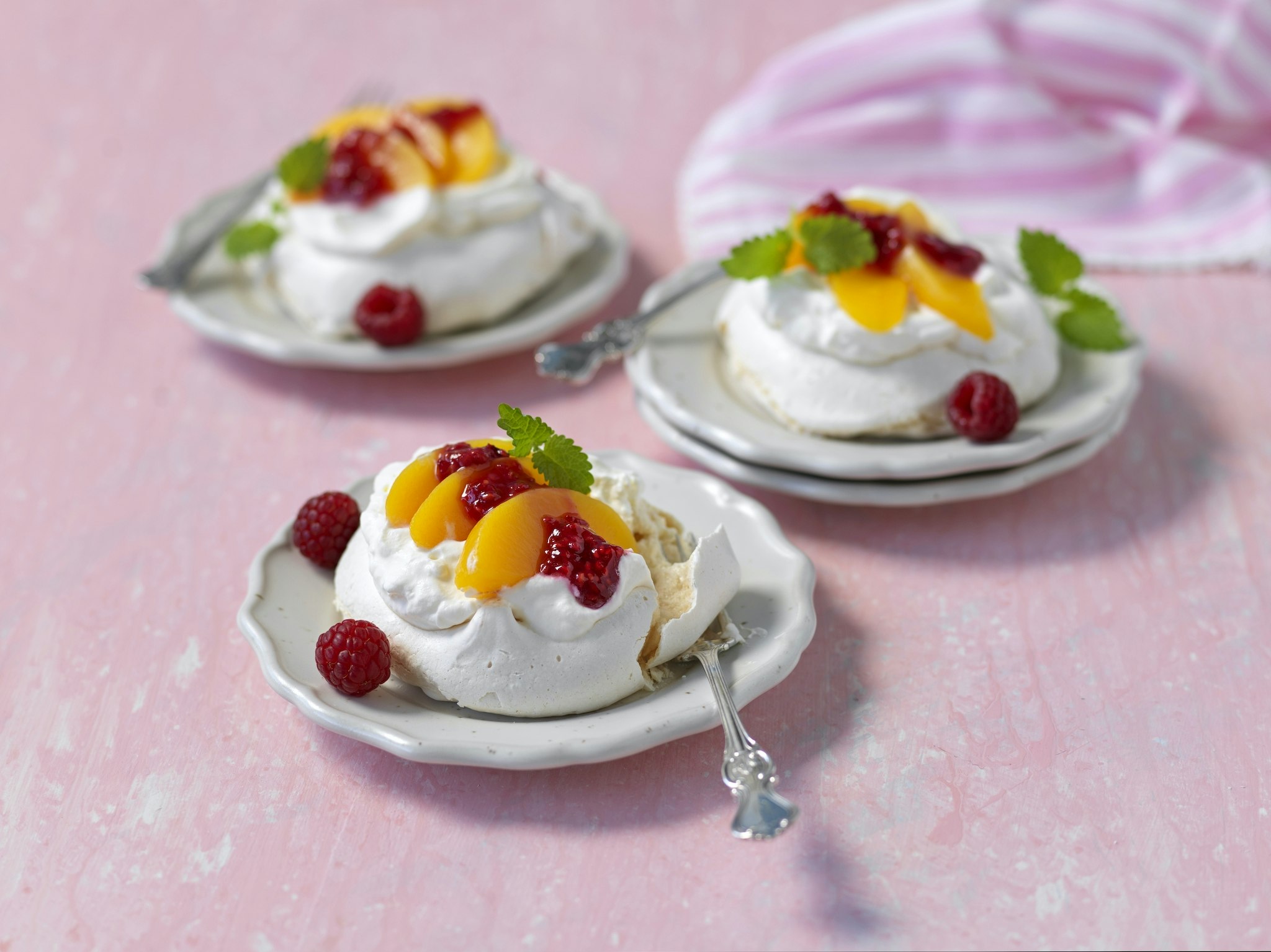 Minipavlova peach melba med hallon