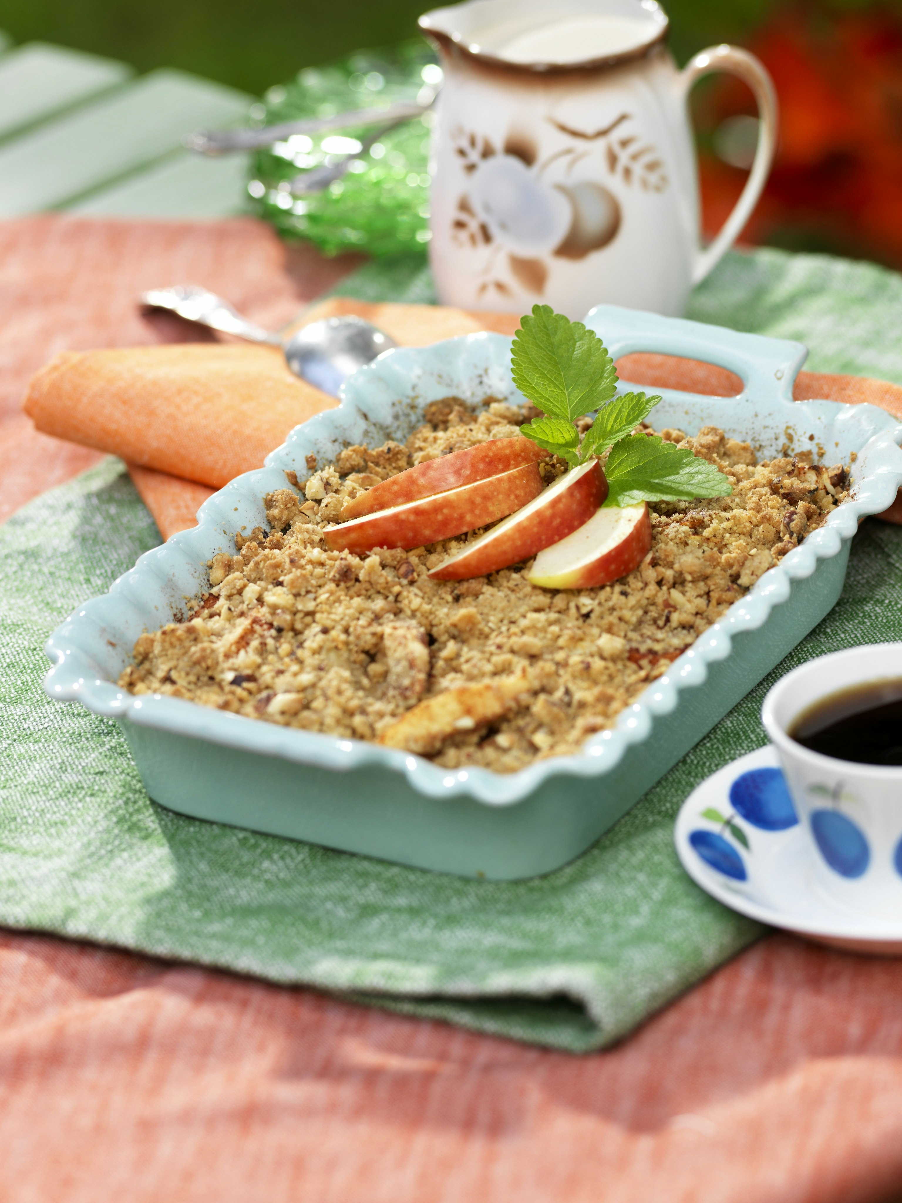 Mormors kaneldoftande smulpaj med äpplen