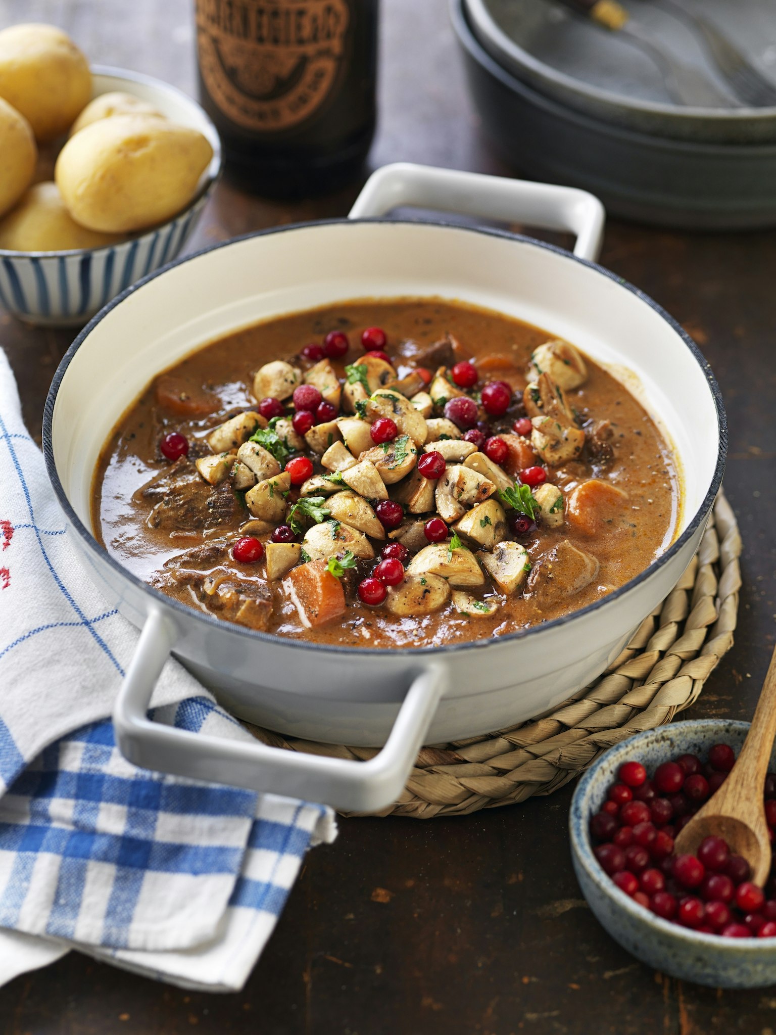 Mustig rödvinsgryta med grytbitar och pancetta