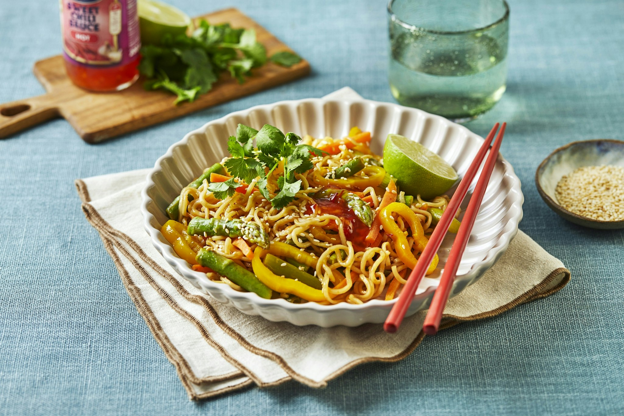 Nudlar med sweet chili och sparris