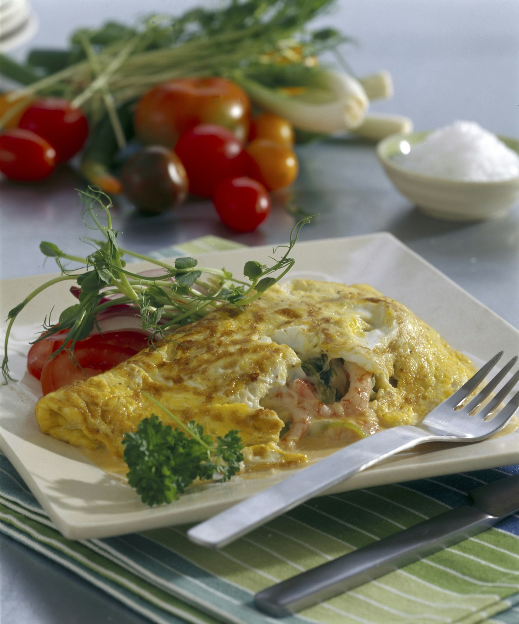 Omelett med räkor och sockerärter