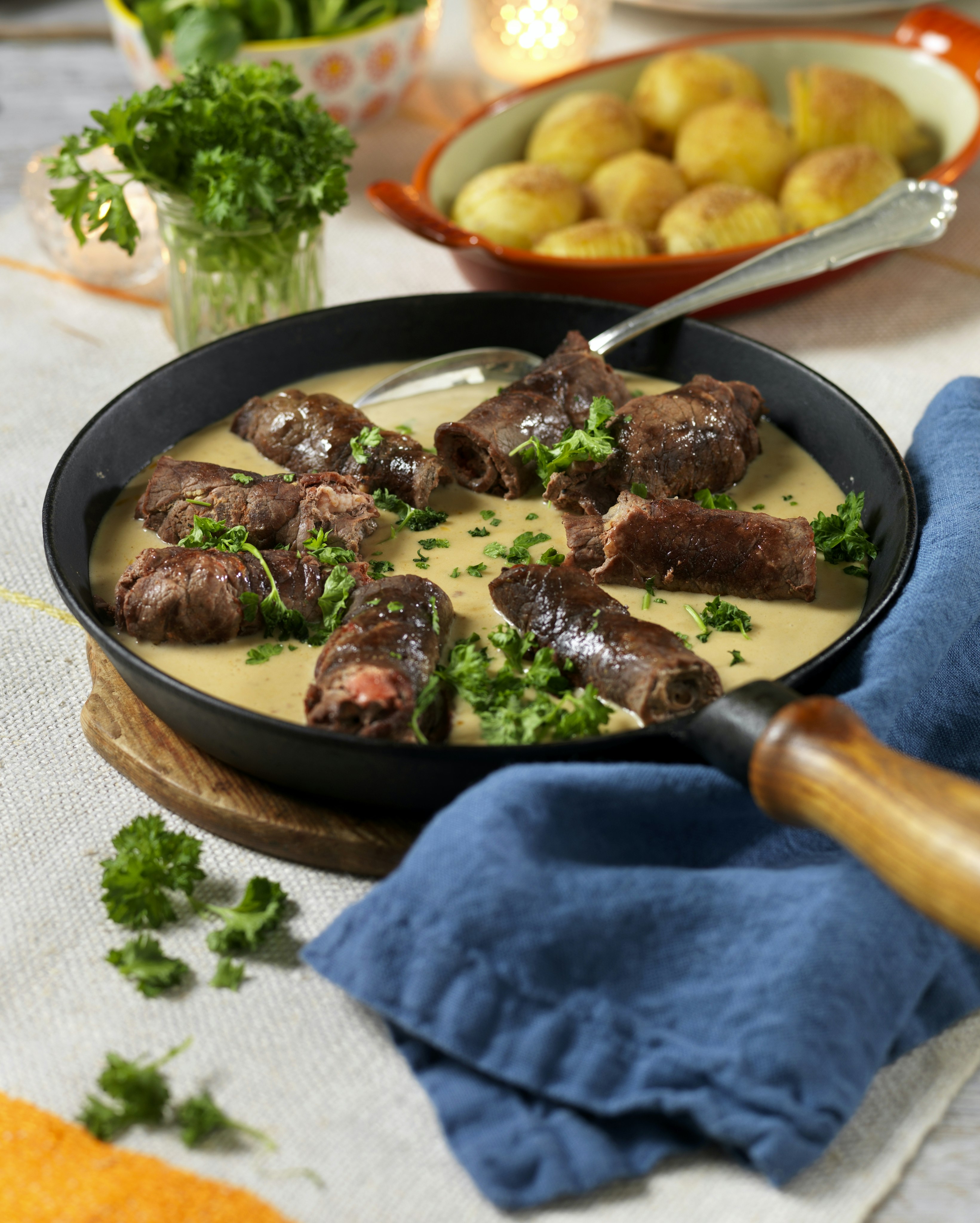 Oxrullader med hasselbackspotatis