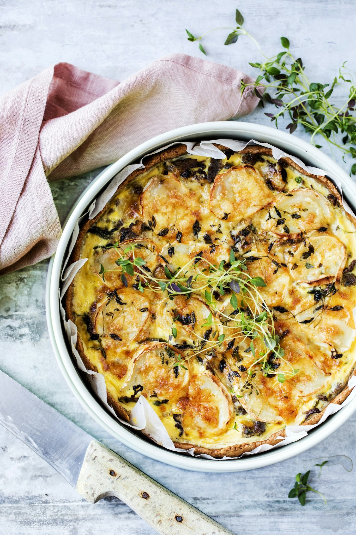 Paj med renskav, kantareller och chèvre