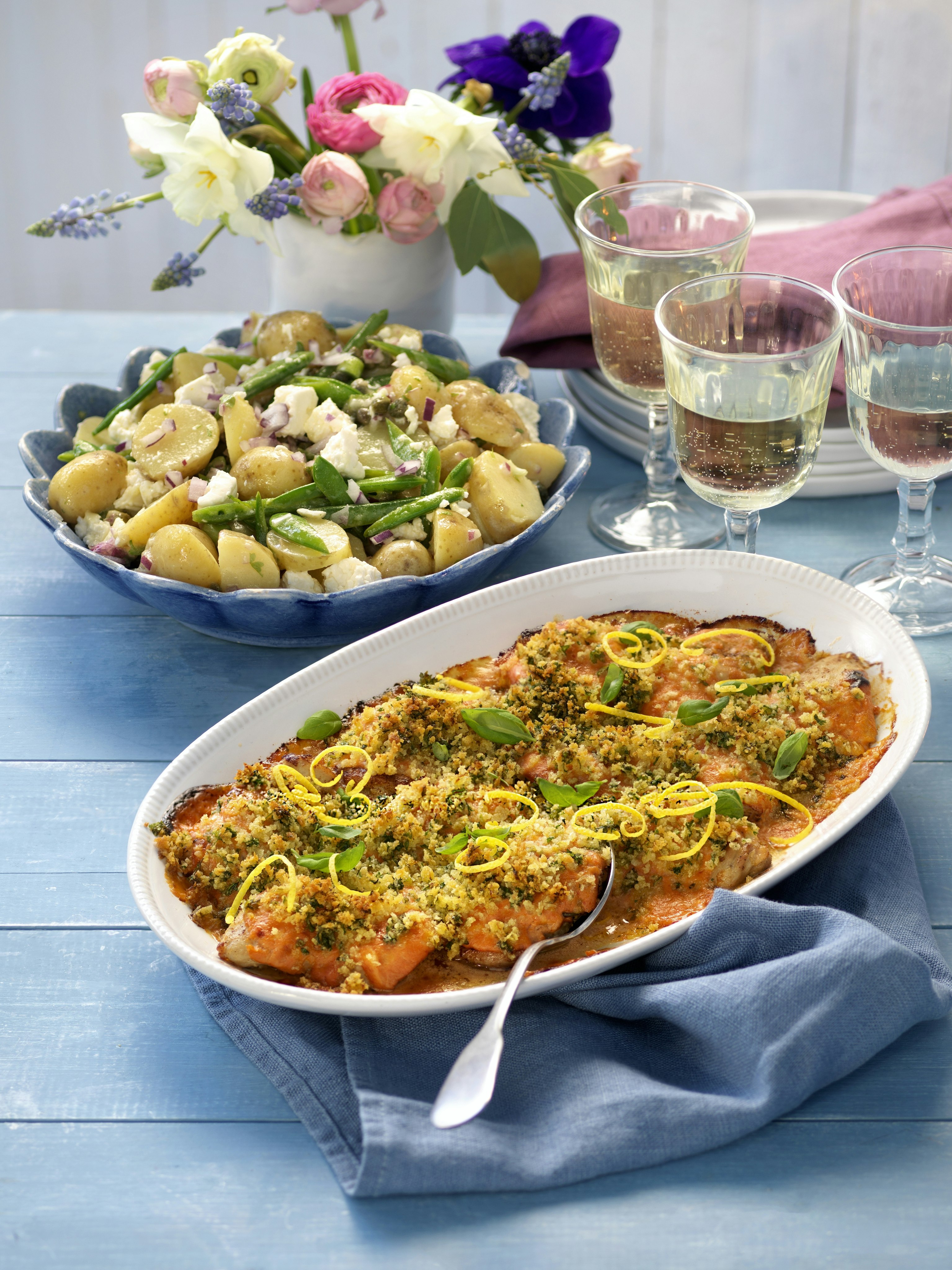 Pankopanerad kycklinglårfilé med potatissallad