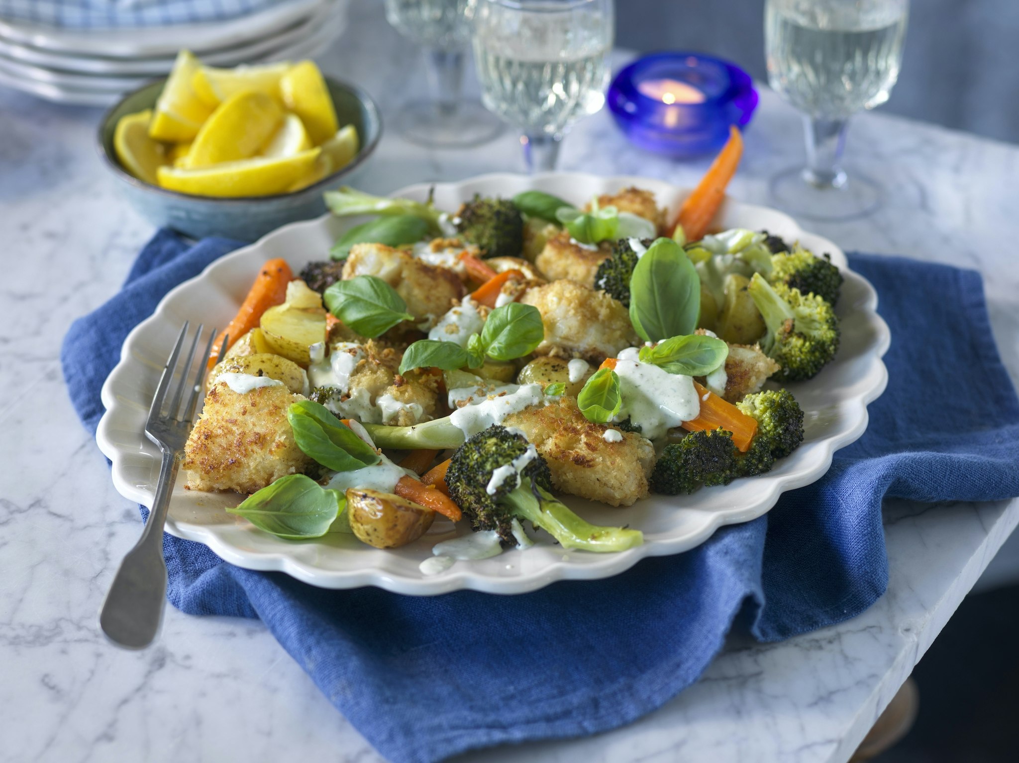 Pankopanerad torsk med rostade grönsaker