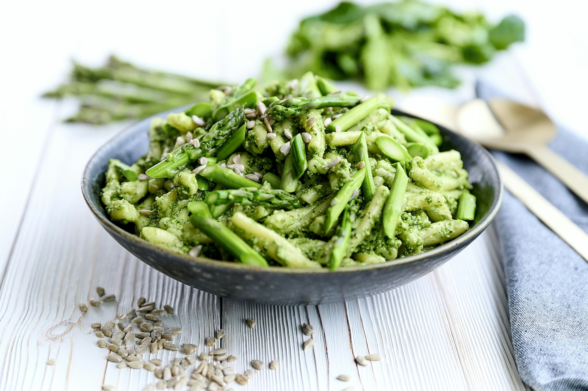 Pasta med spenatpesto och grön sparris