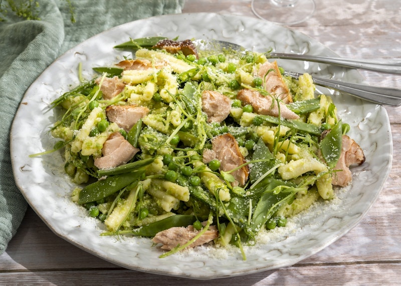 Pastasallad med ärtpesto och lax Pastasallad med ärtpesto och lax