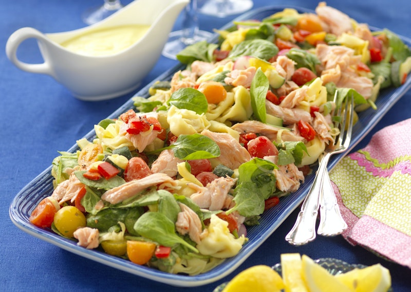 Pastasallad med varmrökt lax Pastasallad med varmrökt lax