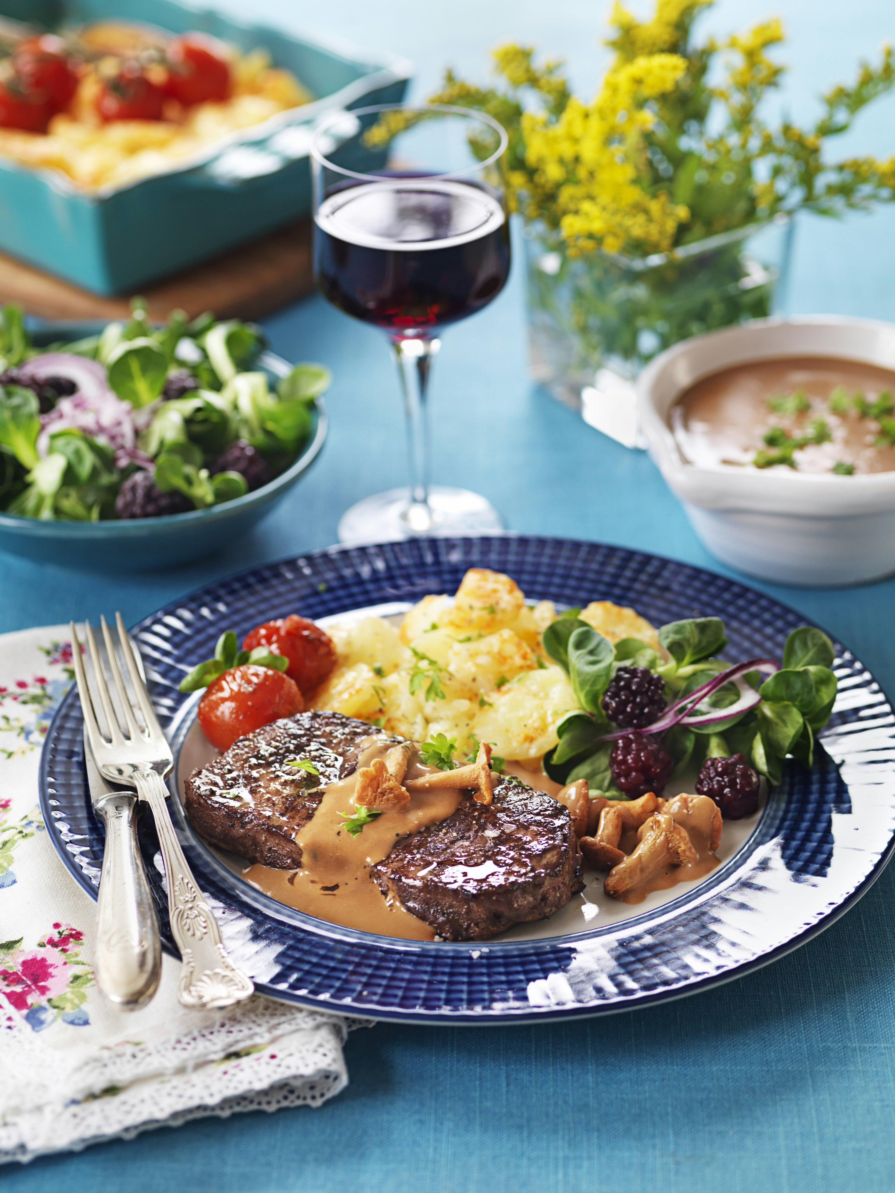 Pepparbiff med kantarell- och portvinssås